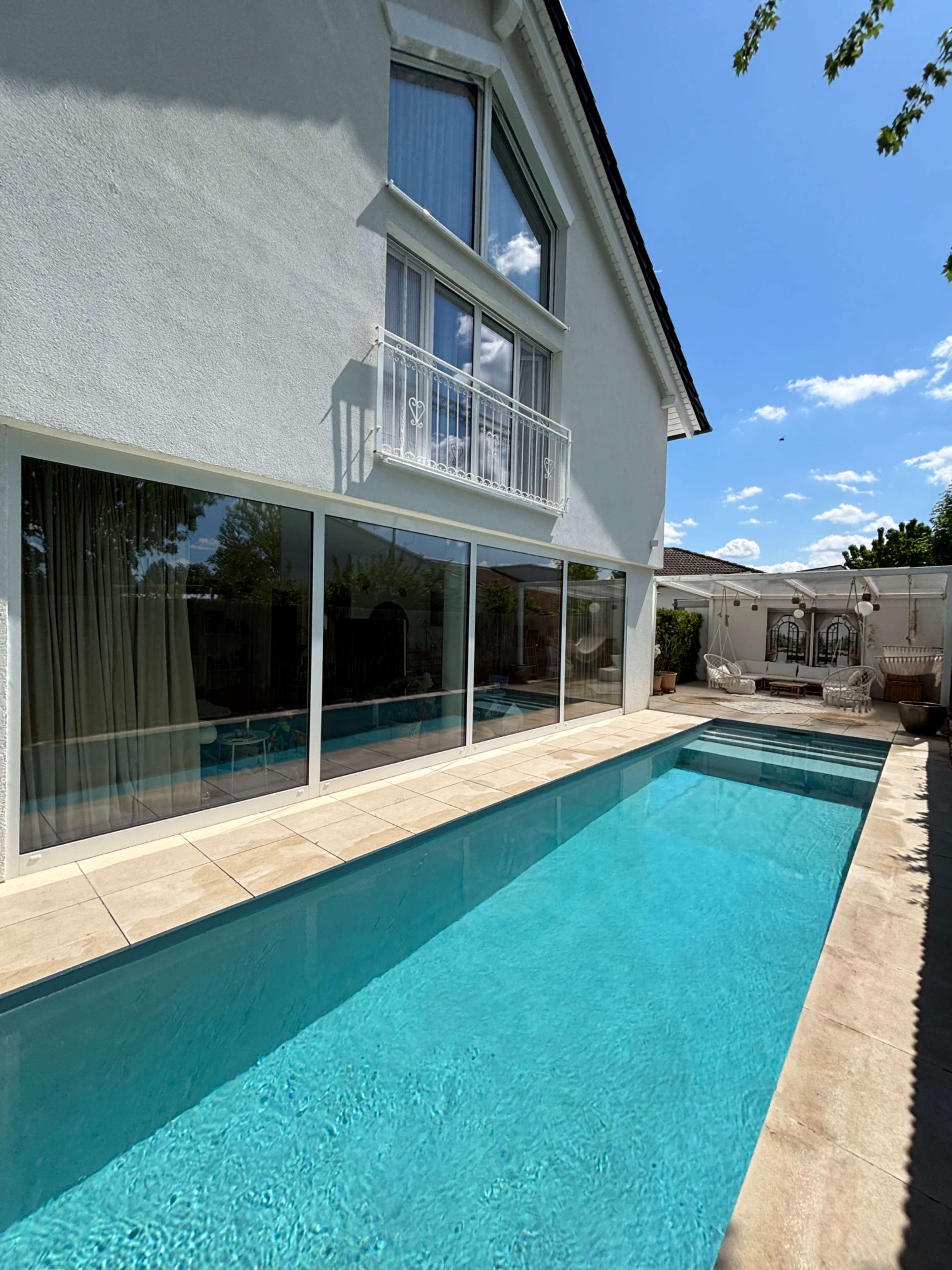 Boho Familienhaus mit Pool, Lampertheim | Production | Peerspace