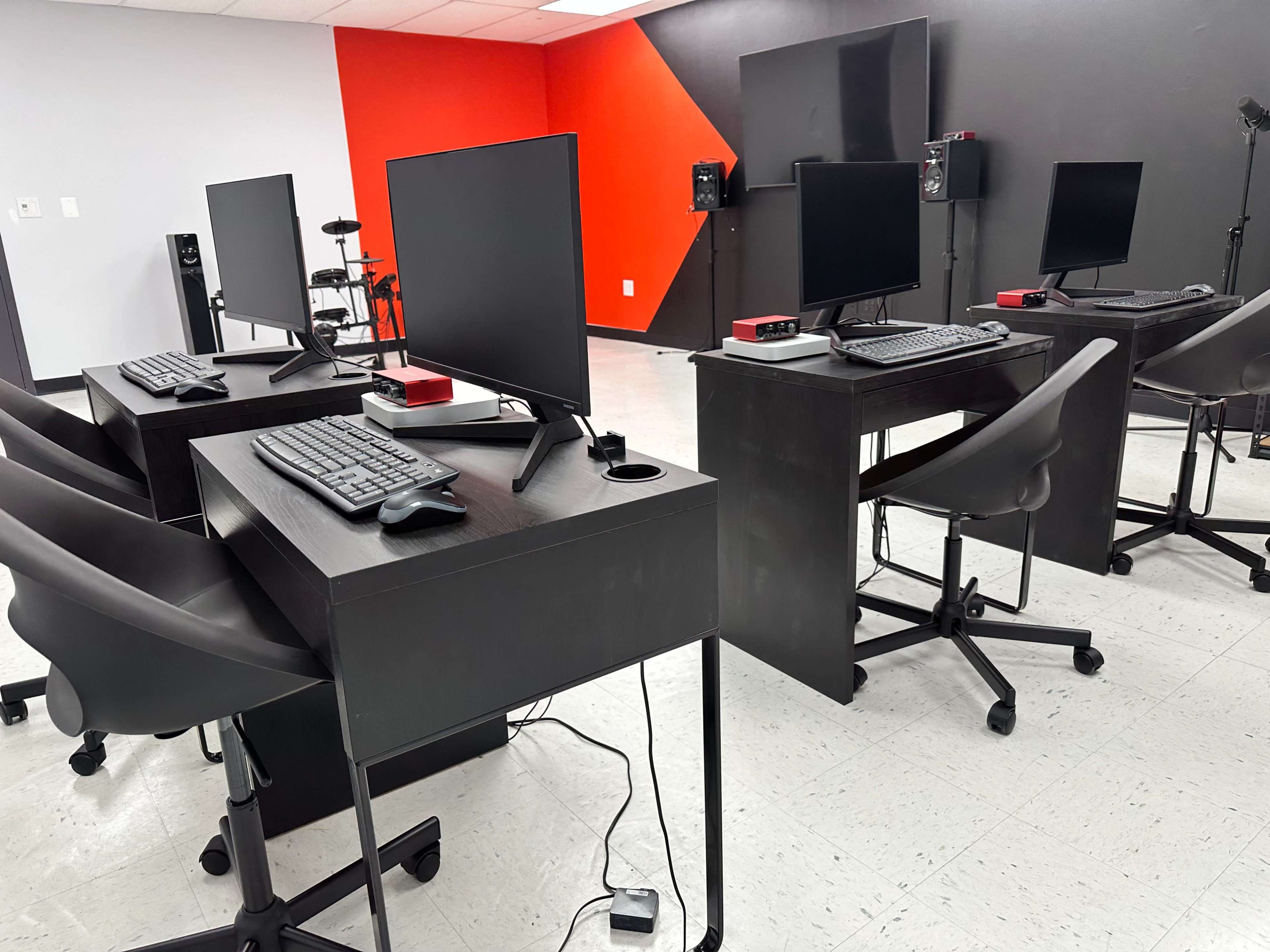 MusicBreeds Music Production Room | Music Production Room, Hempstead ...