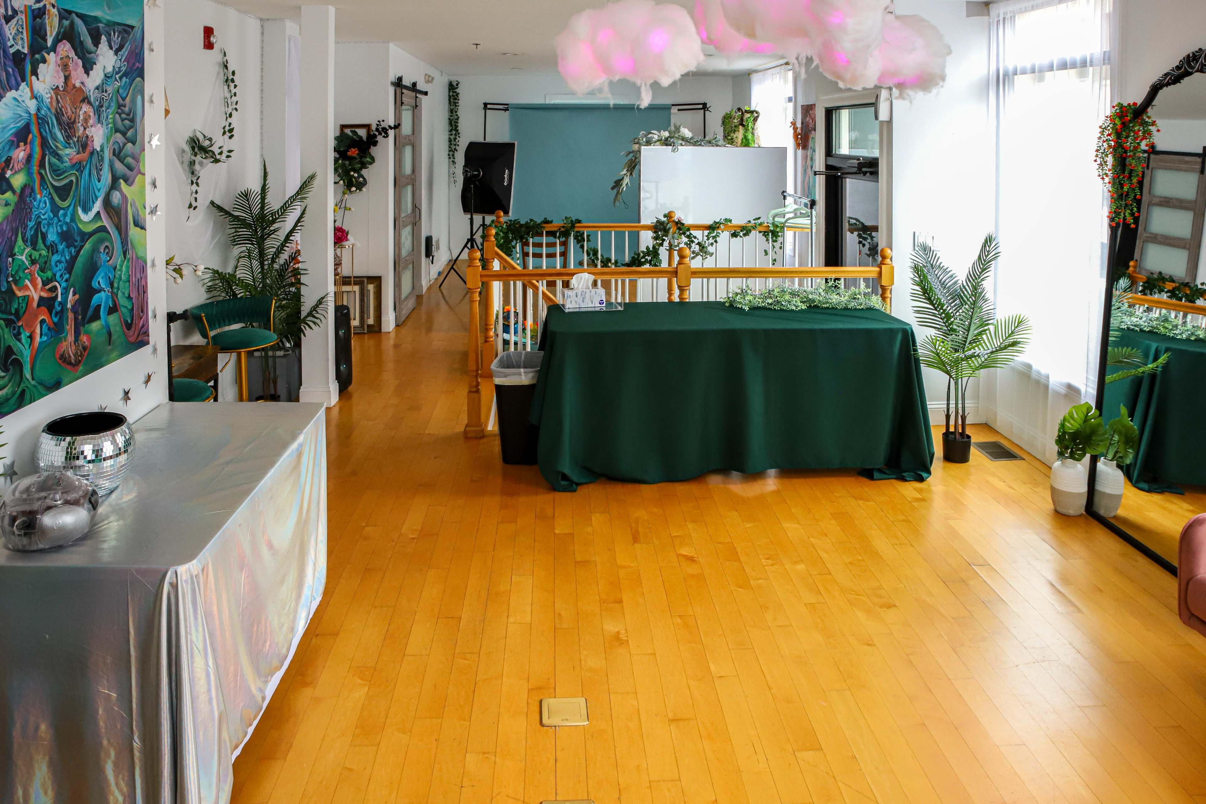 A dreamy & earthy studio that feels like a living room in eclectic East ...
