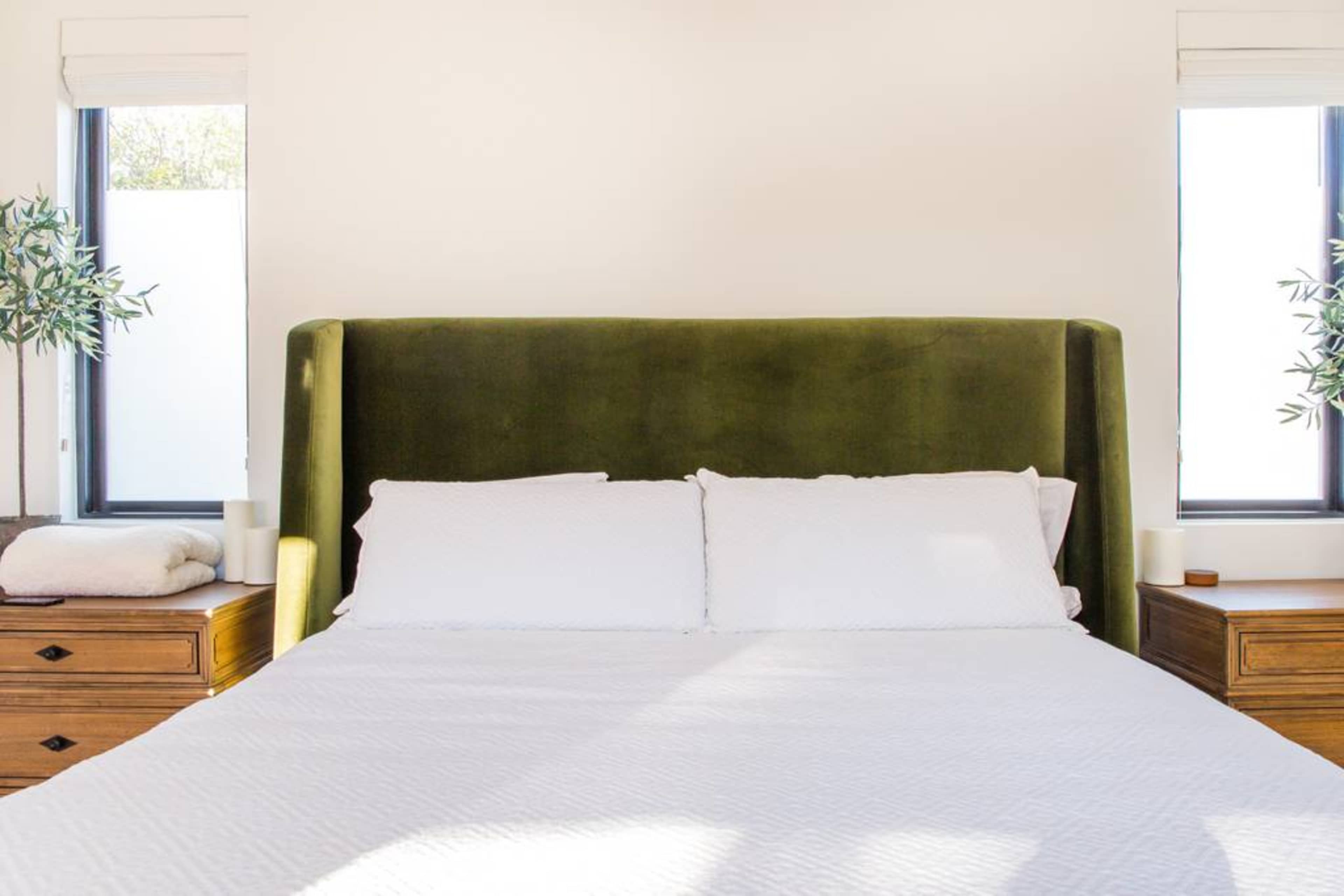 Bright modern home with large southern facing windows, Austin, TX ...