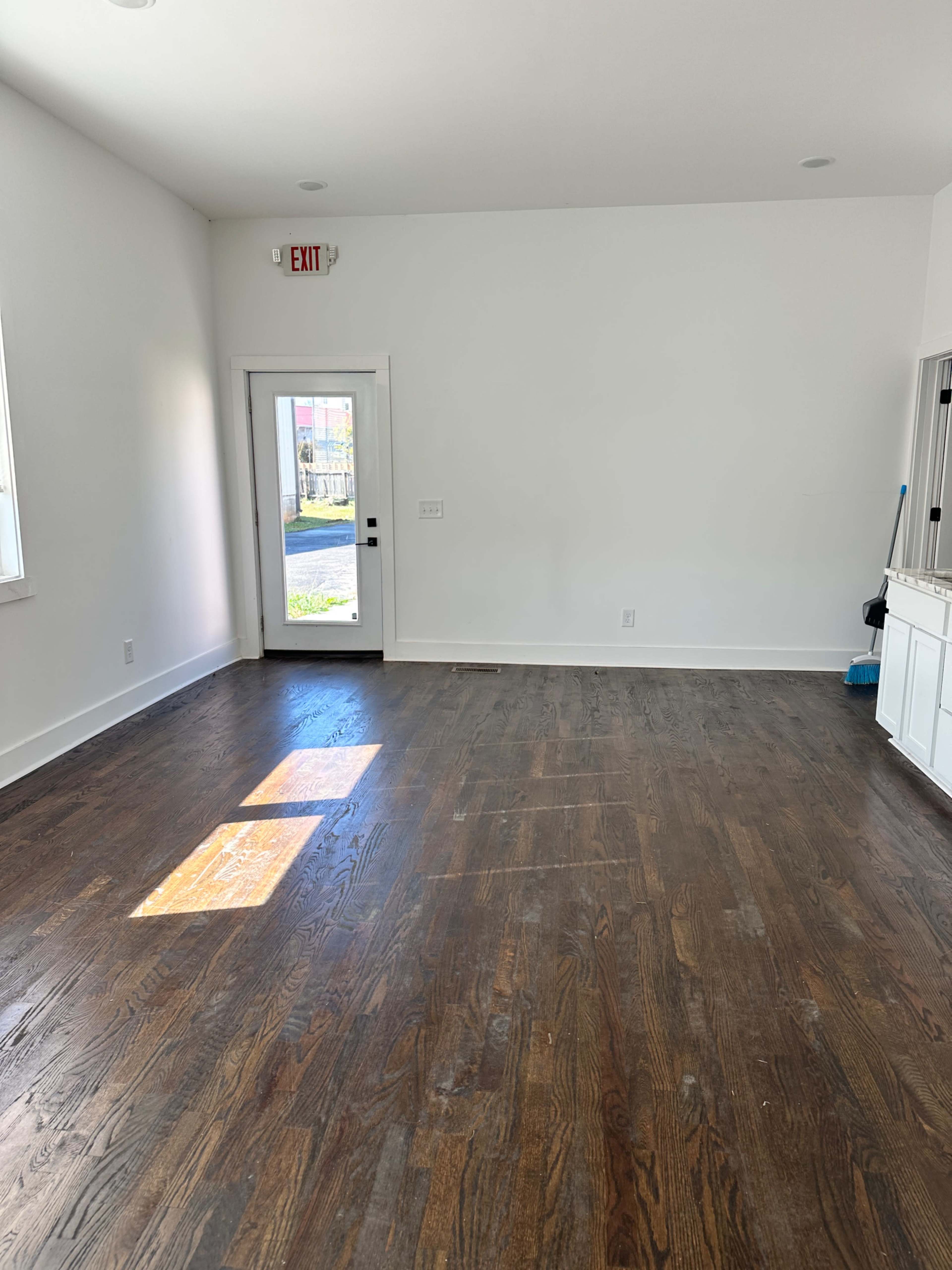 Dogwood Studio | Downtown Columbia All White Studio with Natural Light ...