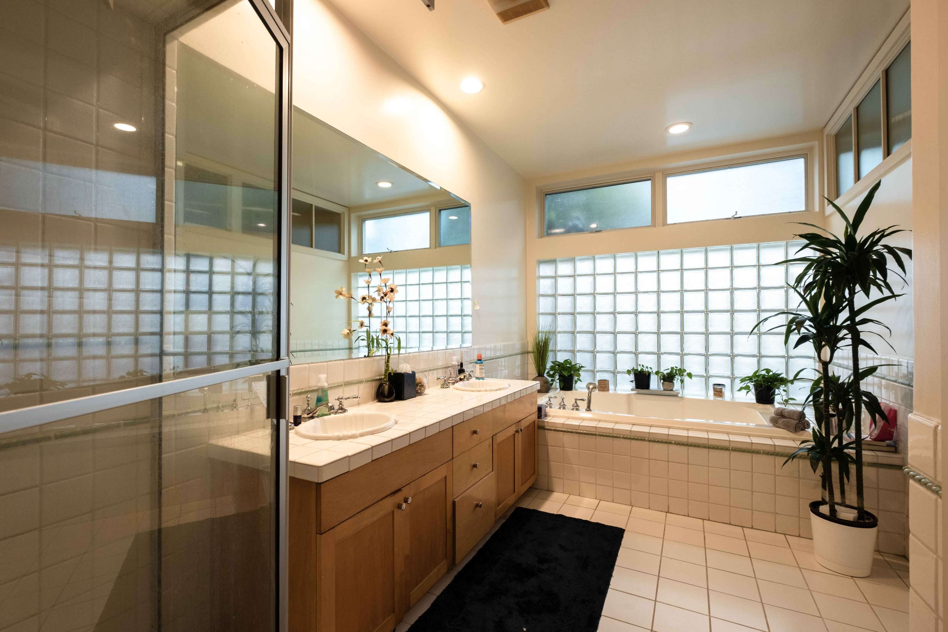 Beautiful Mansion w/ Large Indoor Space by the Beach, Santa Monica, CA ...