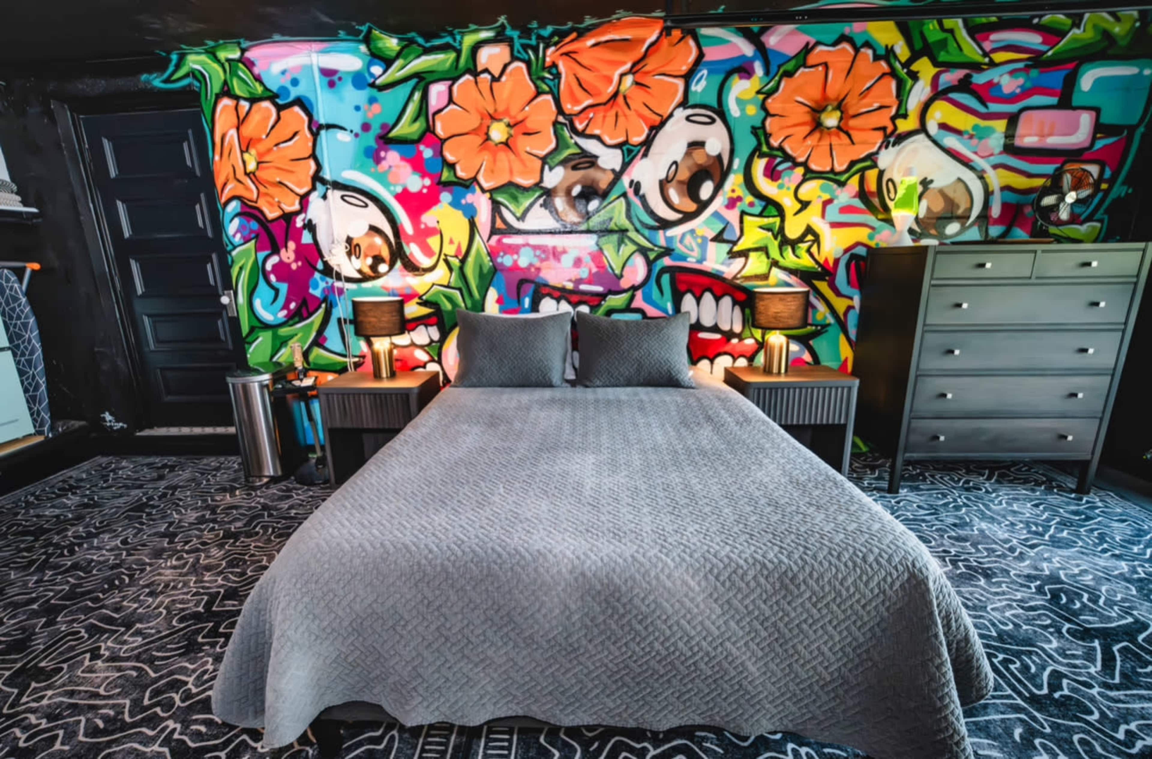 Pike’s Graffiti Garage Oasis, Largo, FL | Production | Peerspace