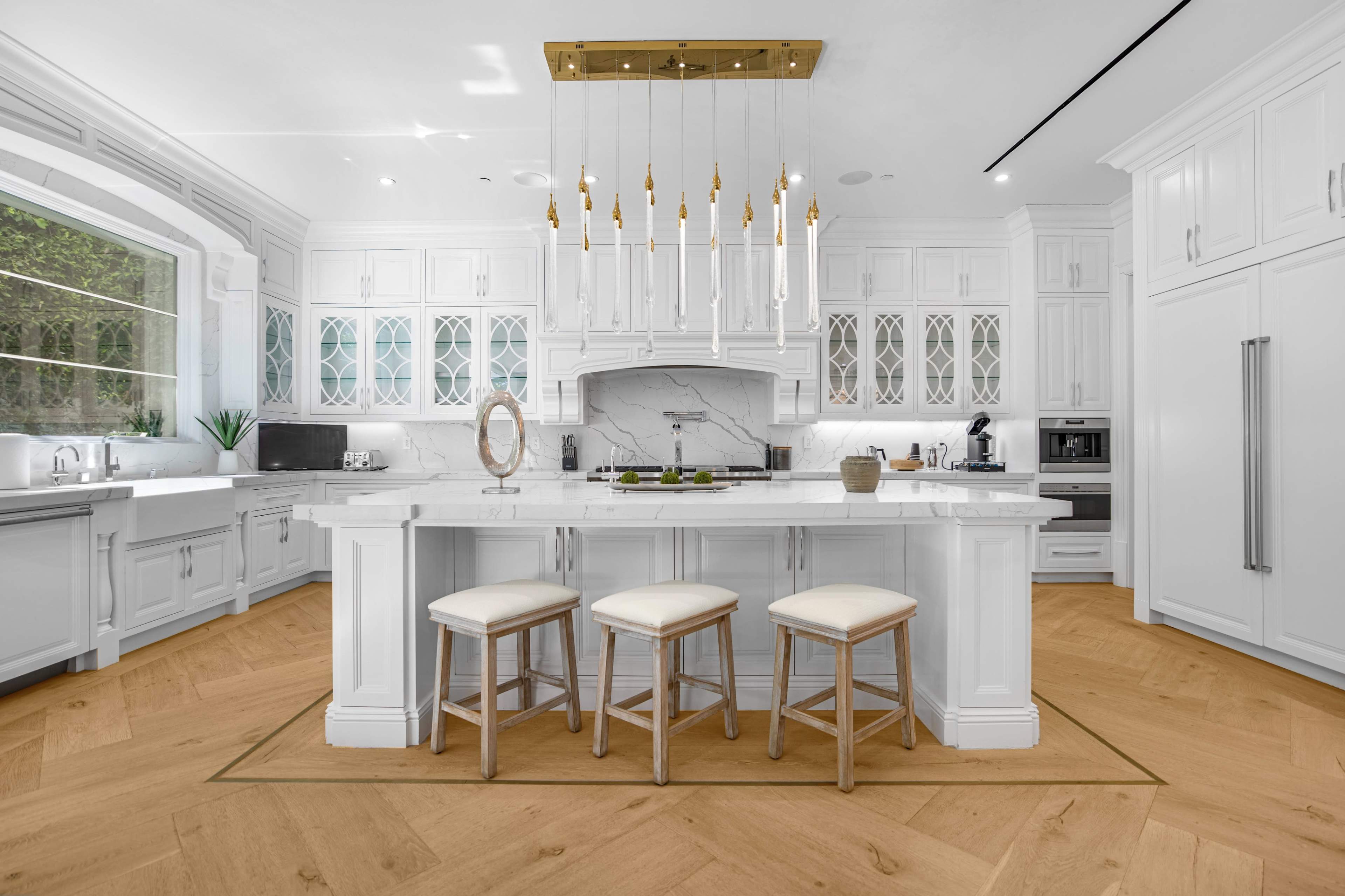 WHITE LUXE ESTATE WITH THEATER & STATEMENT STAIRCASE, Los Angeles, CA ...