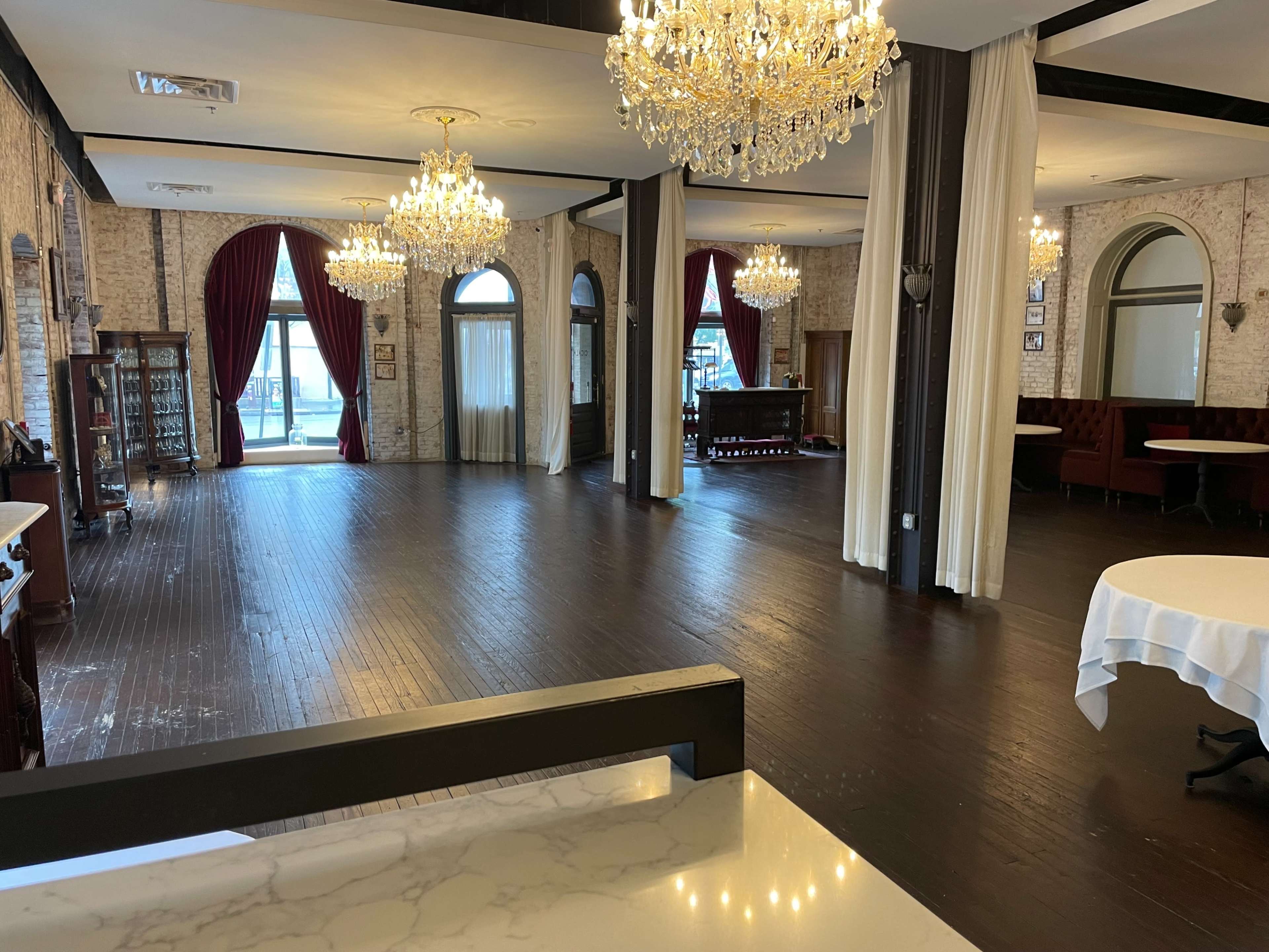 Cicala at The Divine Lorraine | Romantic Restaurant with Sparkling ...