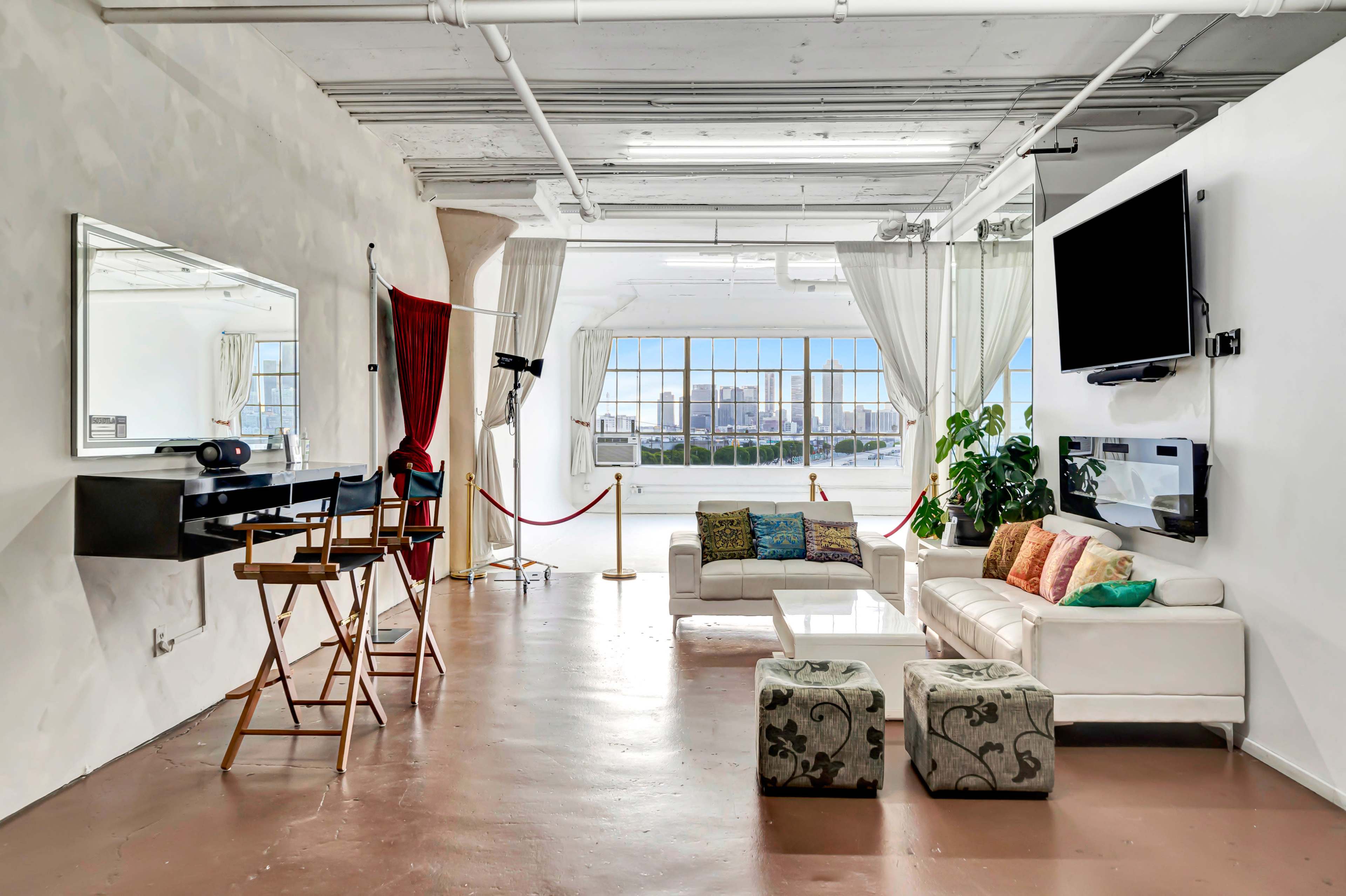 503DTLA | 503: Luxury Cyc Wall Studio with Natural Light, Skyline View ...