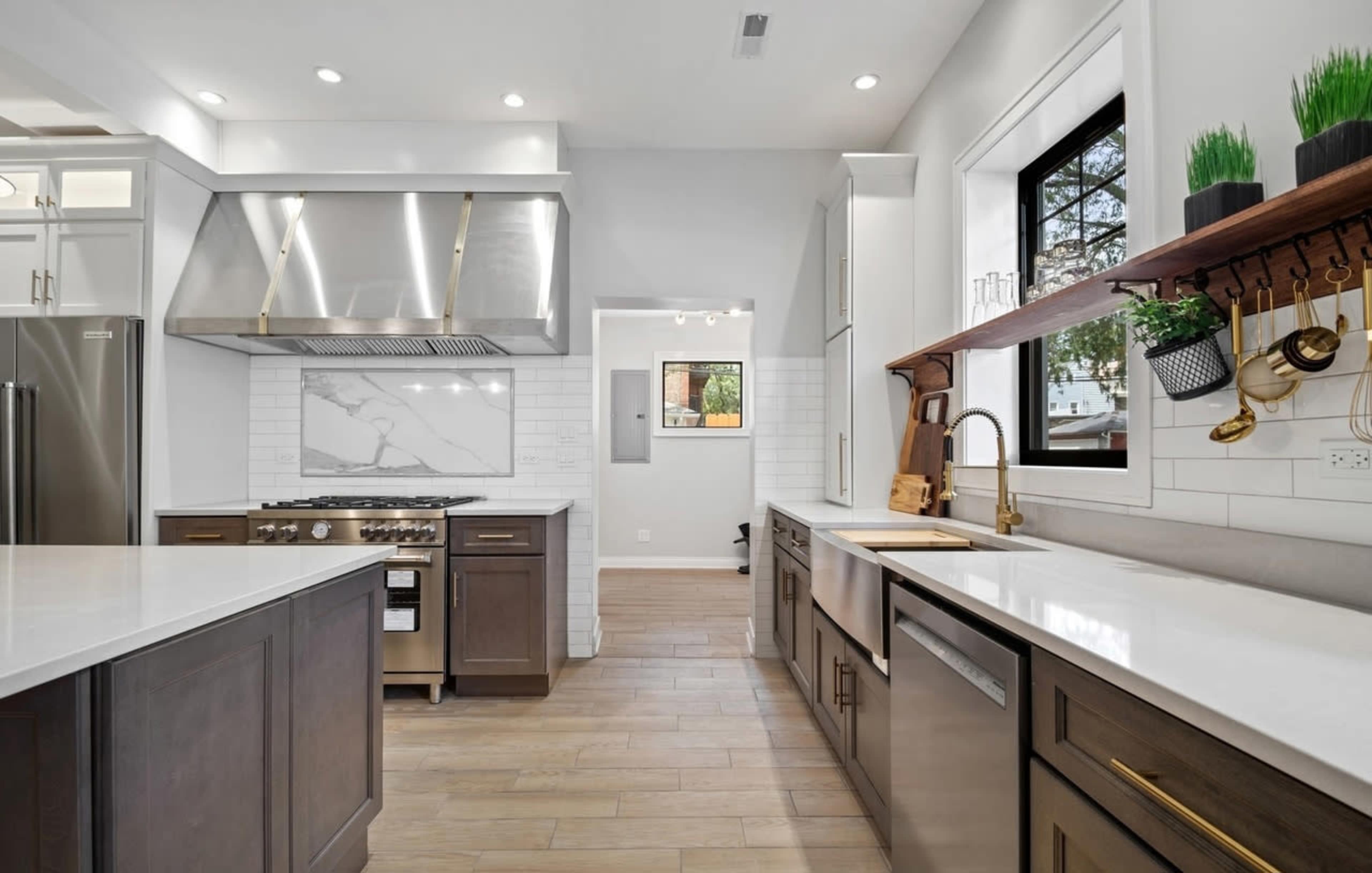 Professional Grade Home Kitchen with Huge Island & Tall Ceilings ...