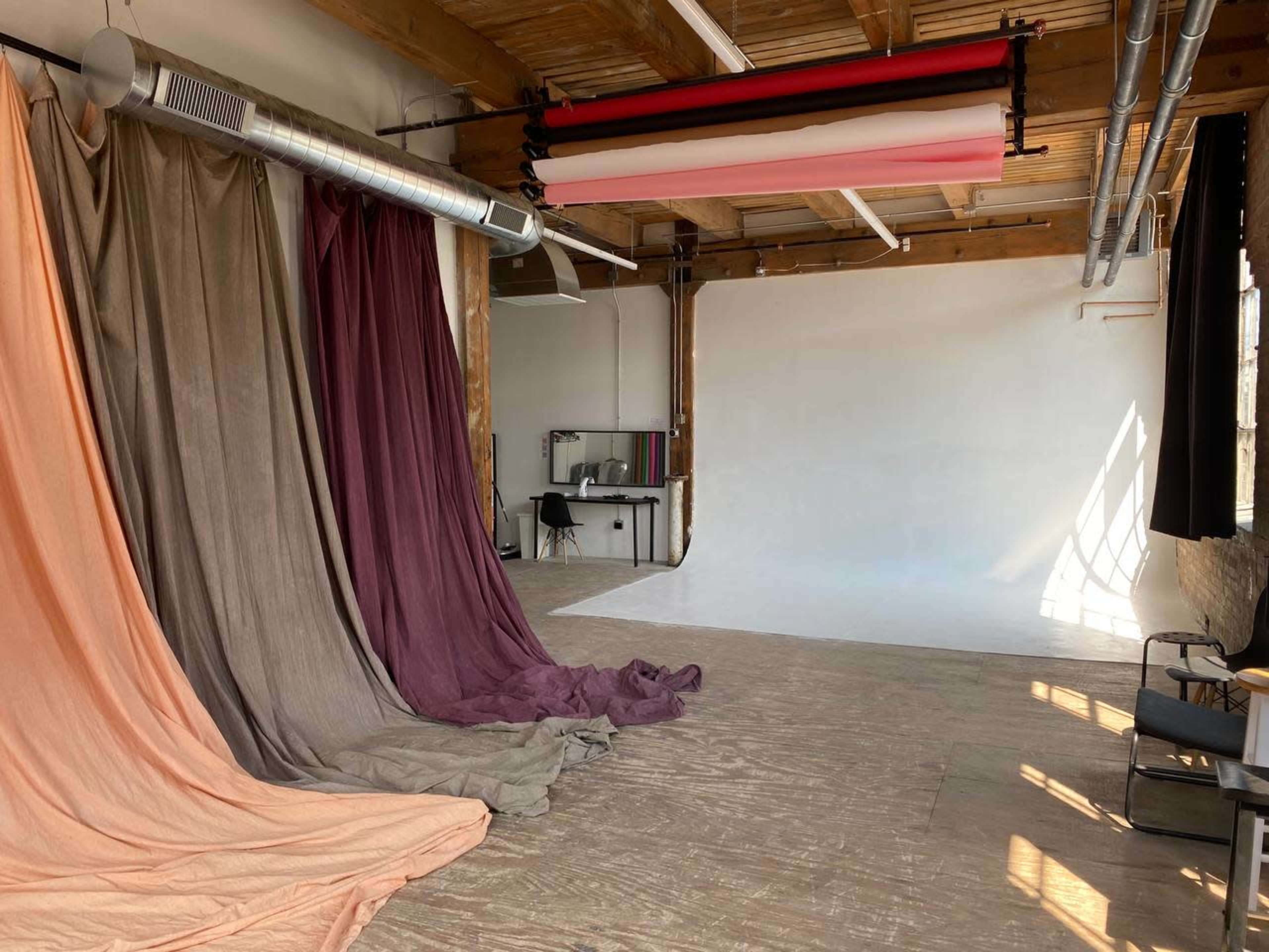 MikSpaces Chicago | Sunny Cyclorama + Backdrops - EQ included, Chicago ...