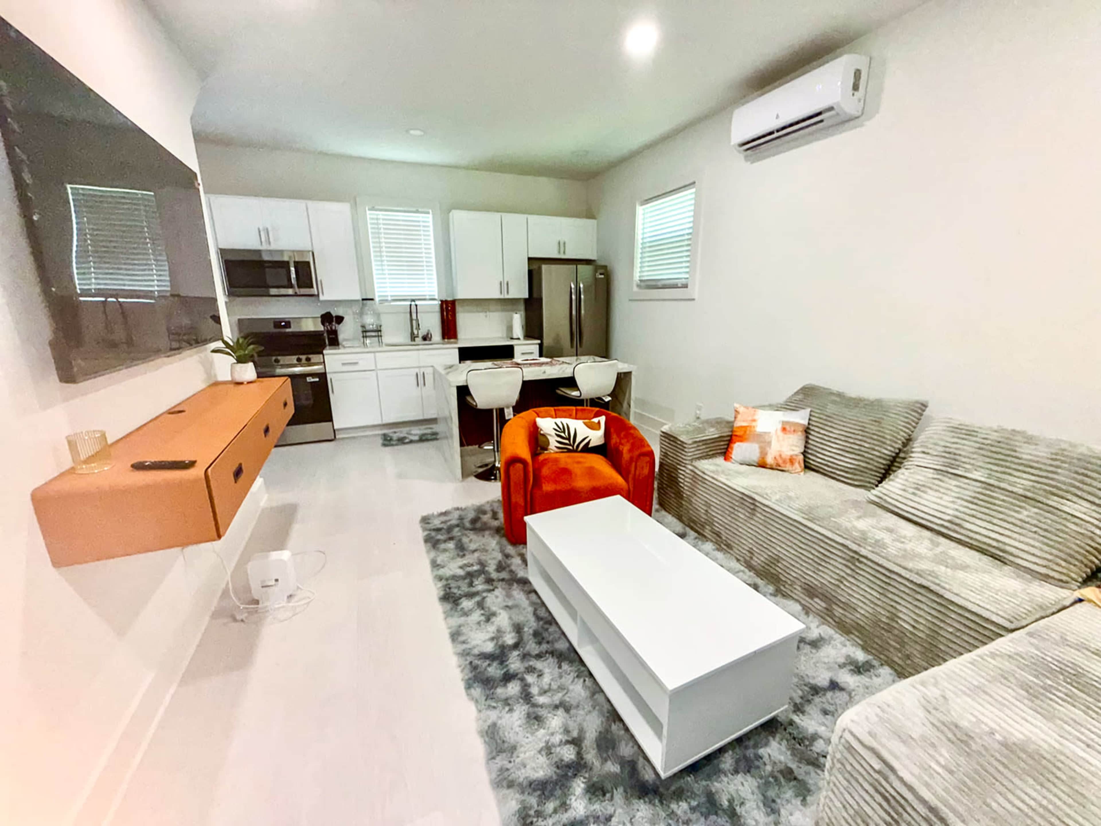 Peachy Mint Studio/ Tiny Home, atlanta, GA | Production | Peerspace