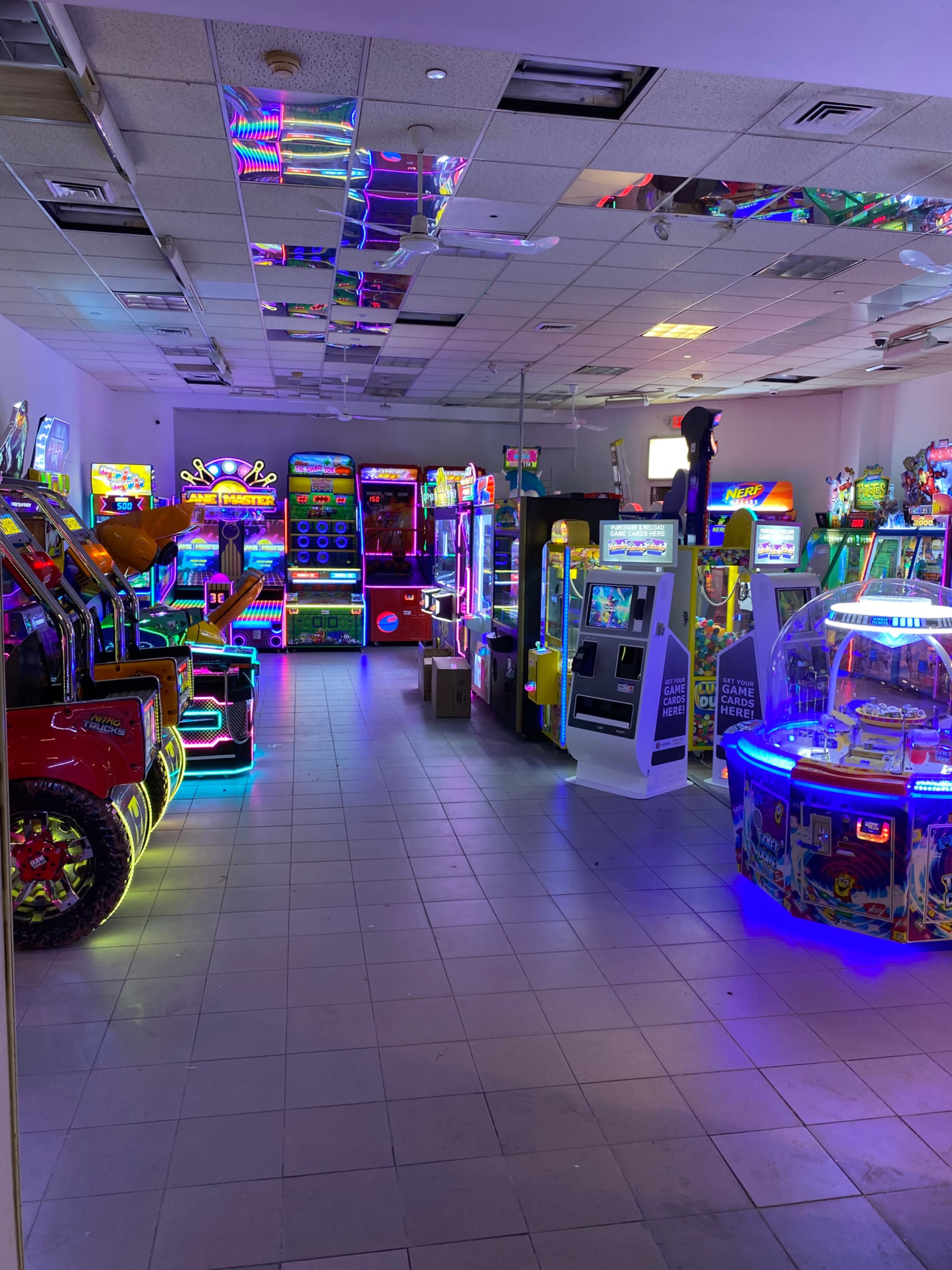 Super cool fun gaming spot with over 35 arcades and a photobooth, New ...