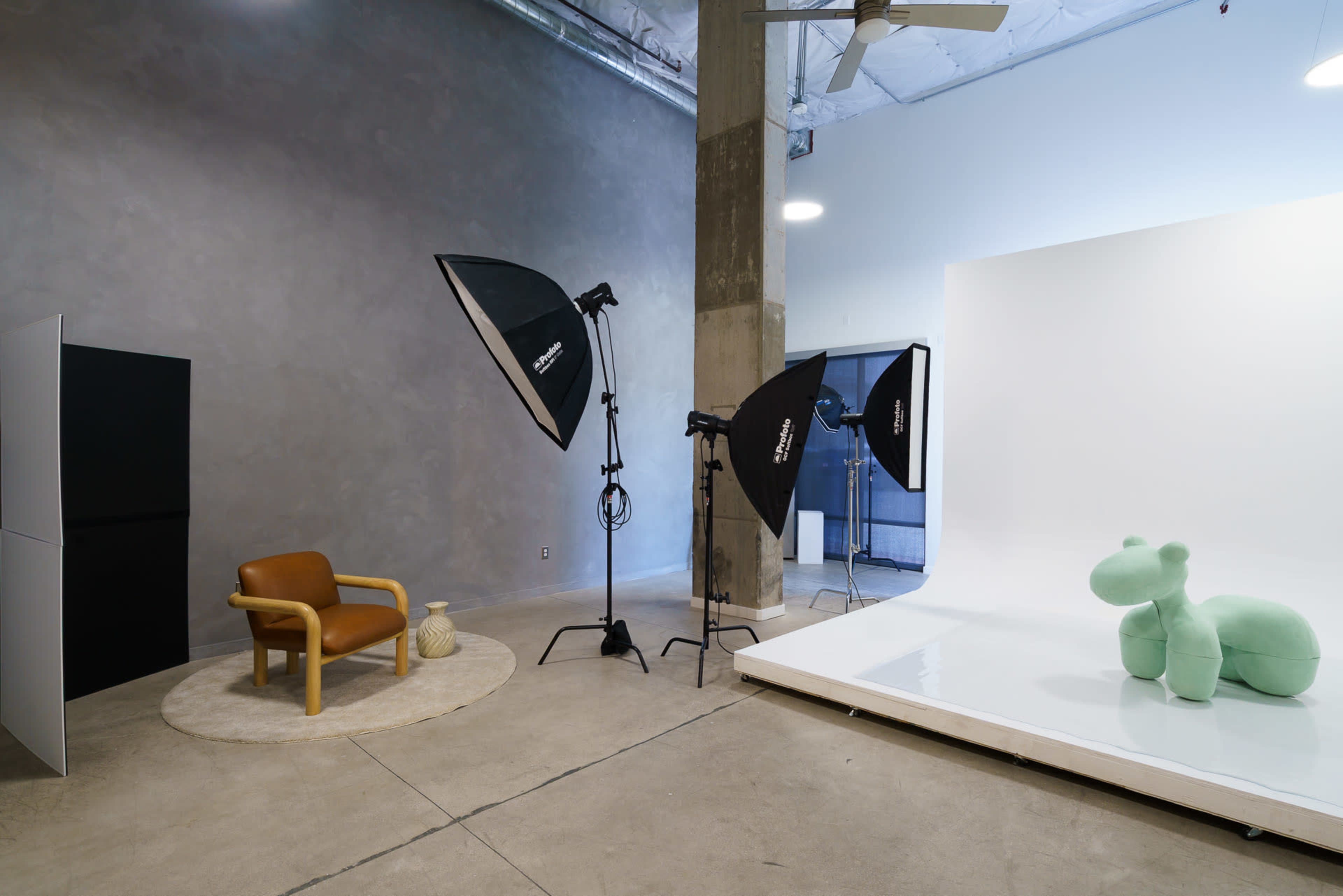 ⚡️Versatile 1500 Sq Ft Photography Studio in the Heart of Las Vegas ...