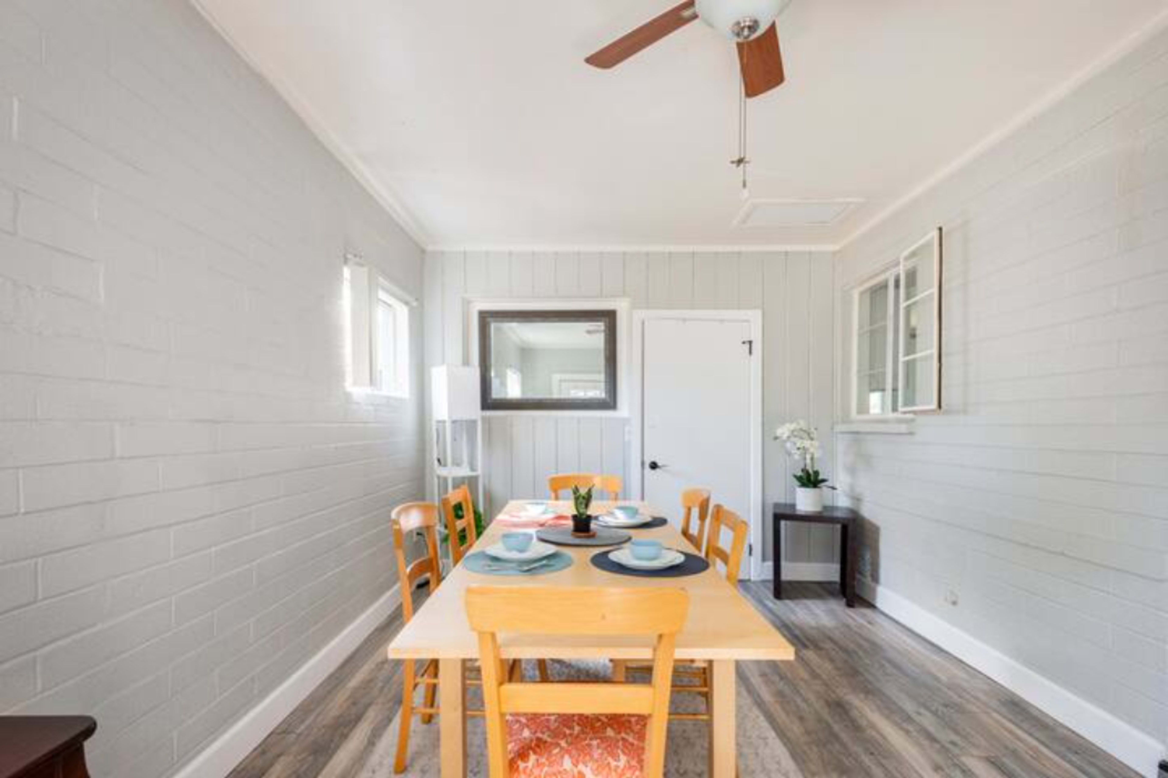 Wellness House + Dog friendly+ Full kitchen & backyard, Phoenix, AZ ...