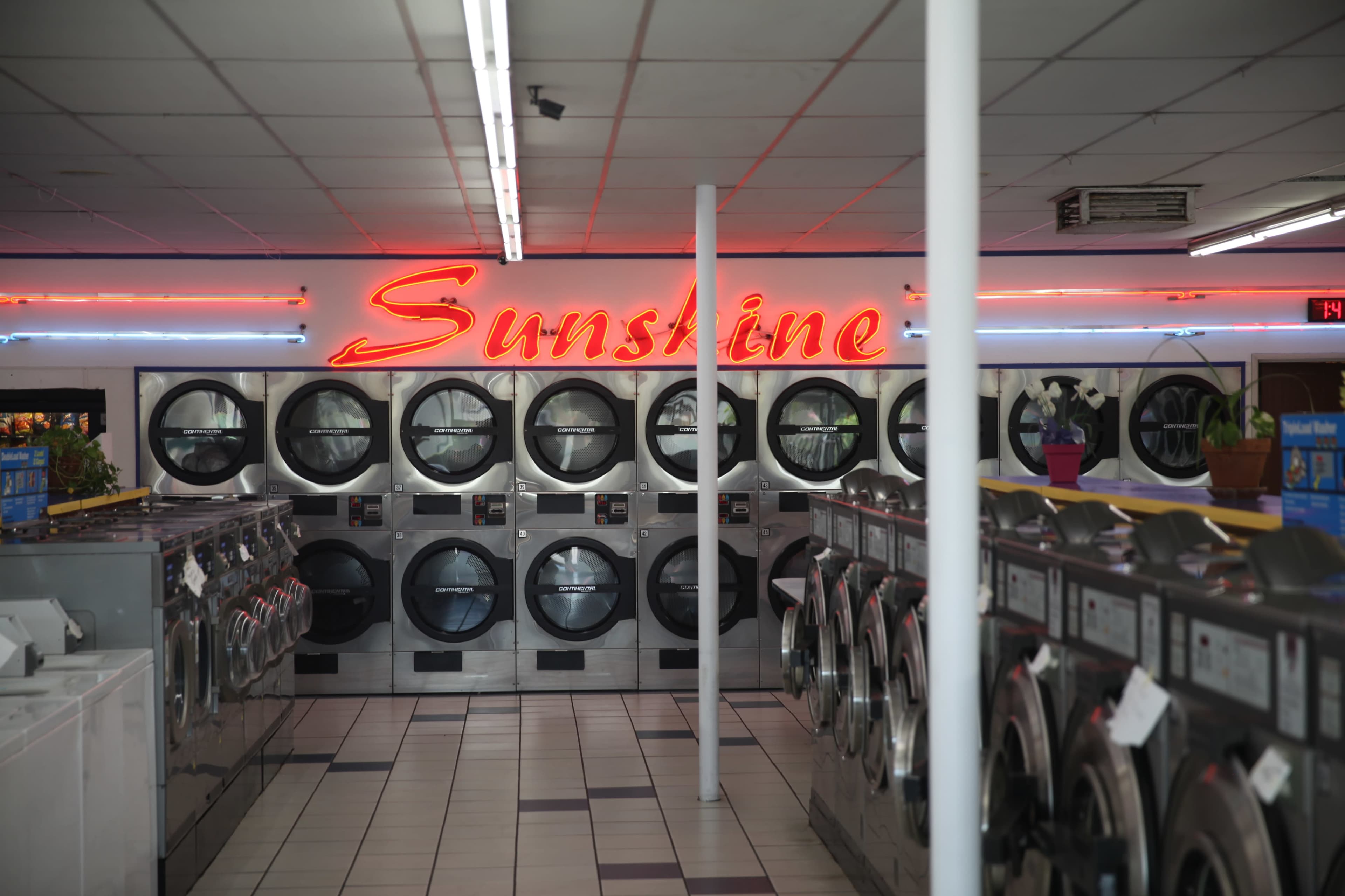 Sunshine Laundry, Northridge, CA | Production | Peerspace