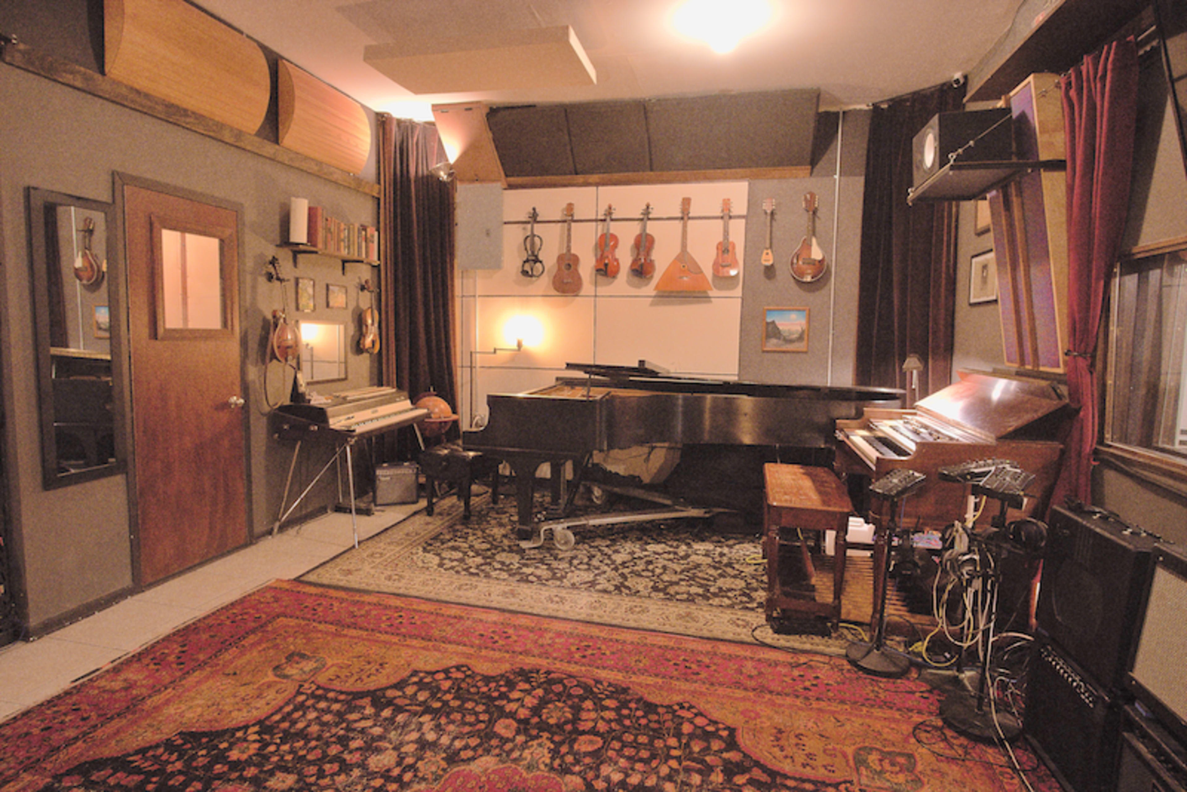 Cozy, hidden, audio and video studio, Brooklyn, NY | Production | Peerspace