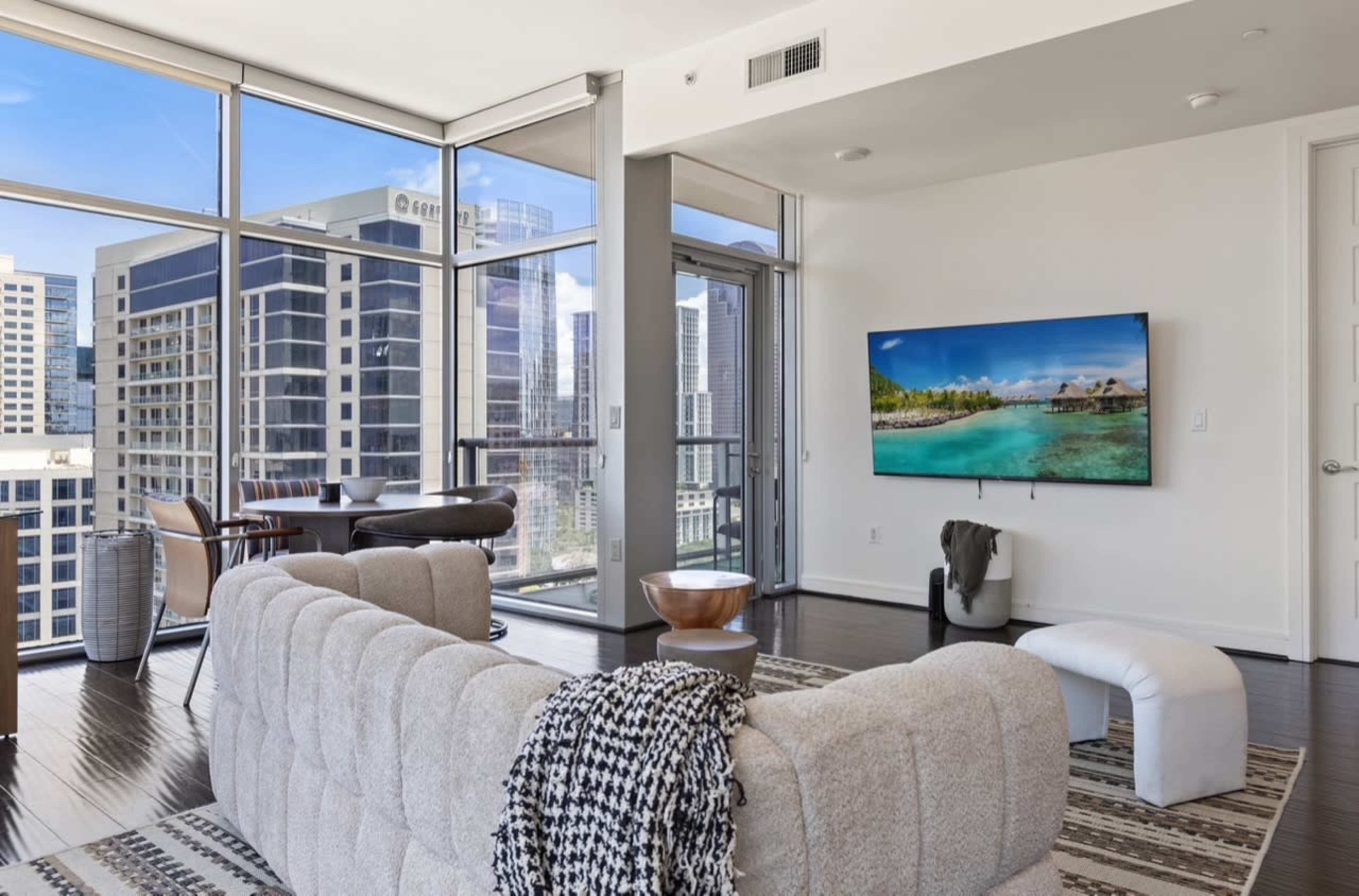 Picture-Perfect Cityscape: High-Rise Film & Event Studio, Dallas, TX ...