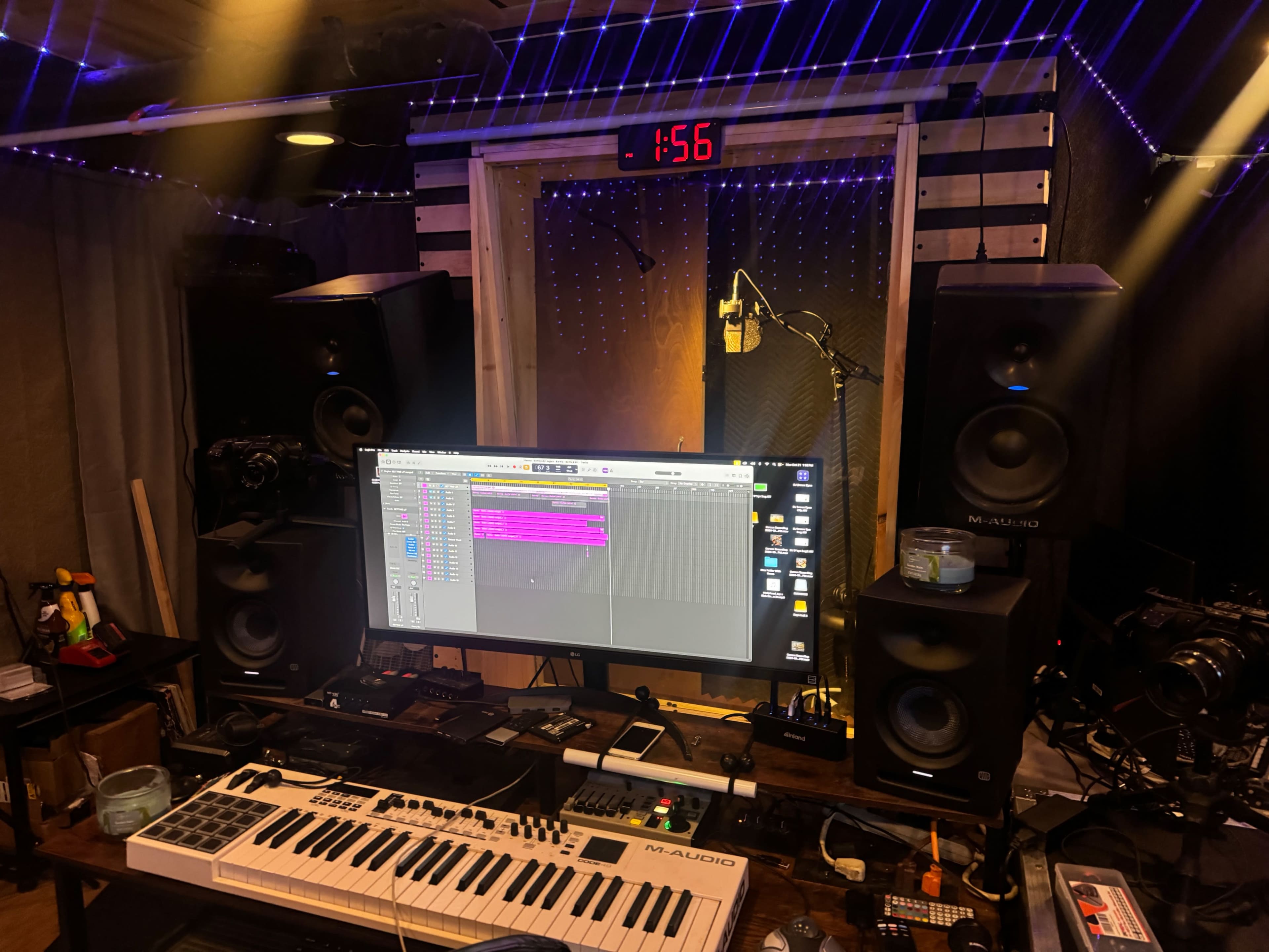 Comfortable multi camera podcast/recording space, Springfield gardens ...