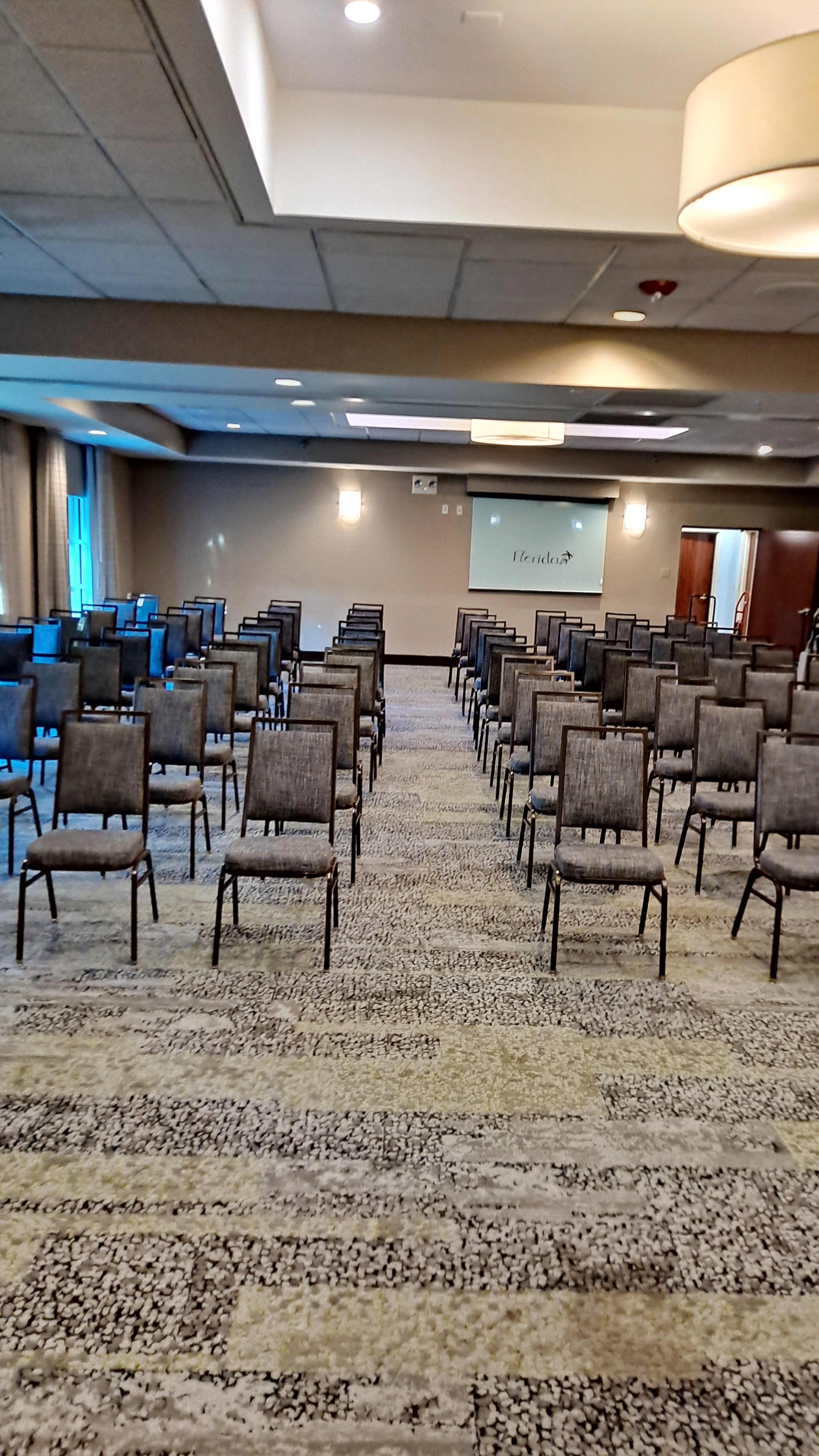 Courtyard by Marriott Fort Lauderdale N | Meeting room with multile set ...