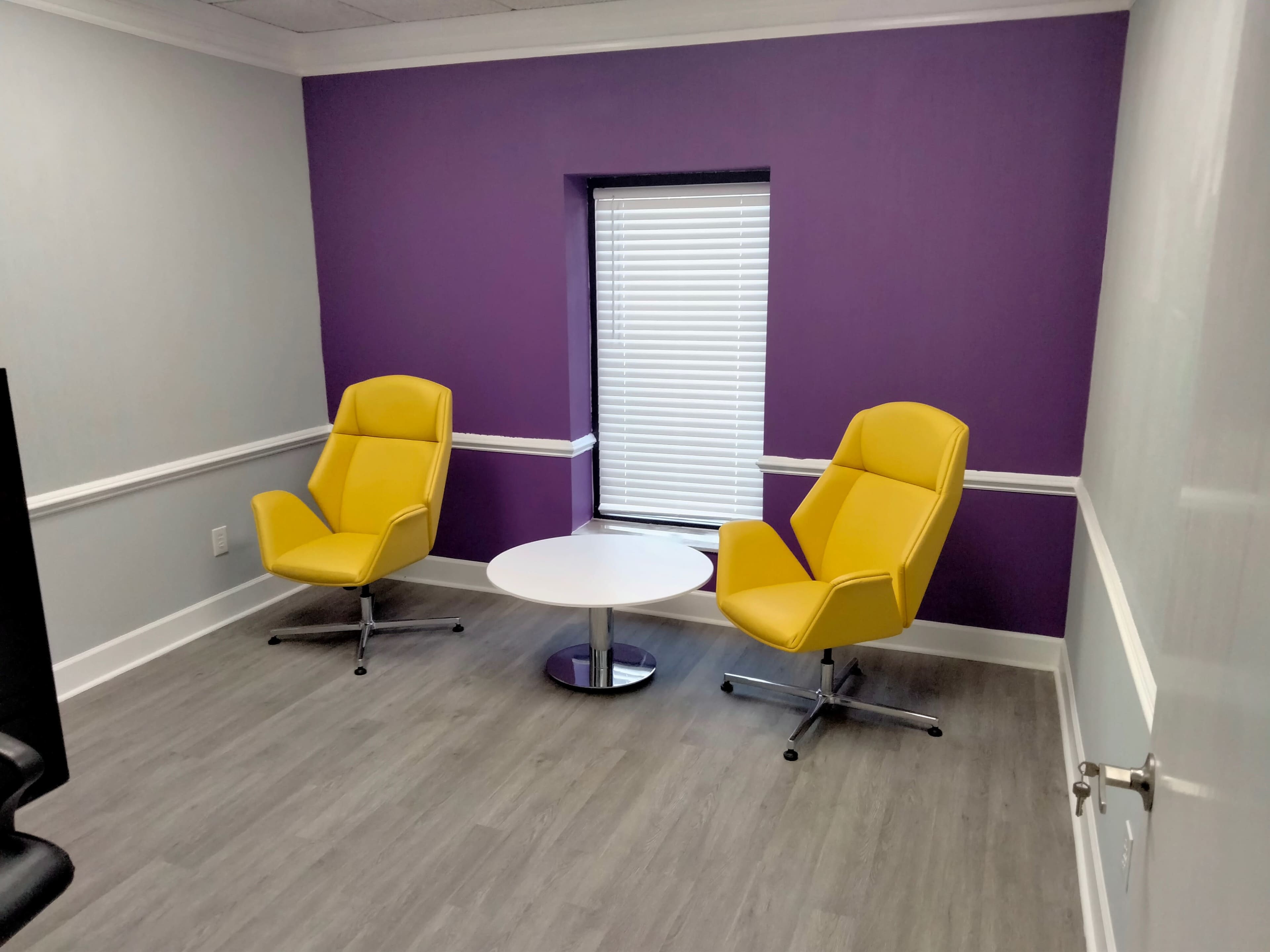 Beautiful, bold conference room or office space, prime location in the ...