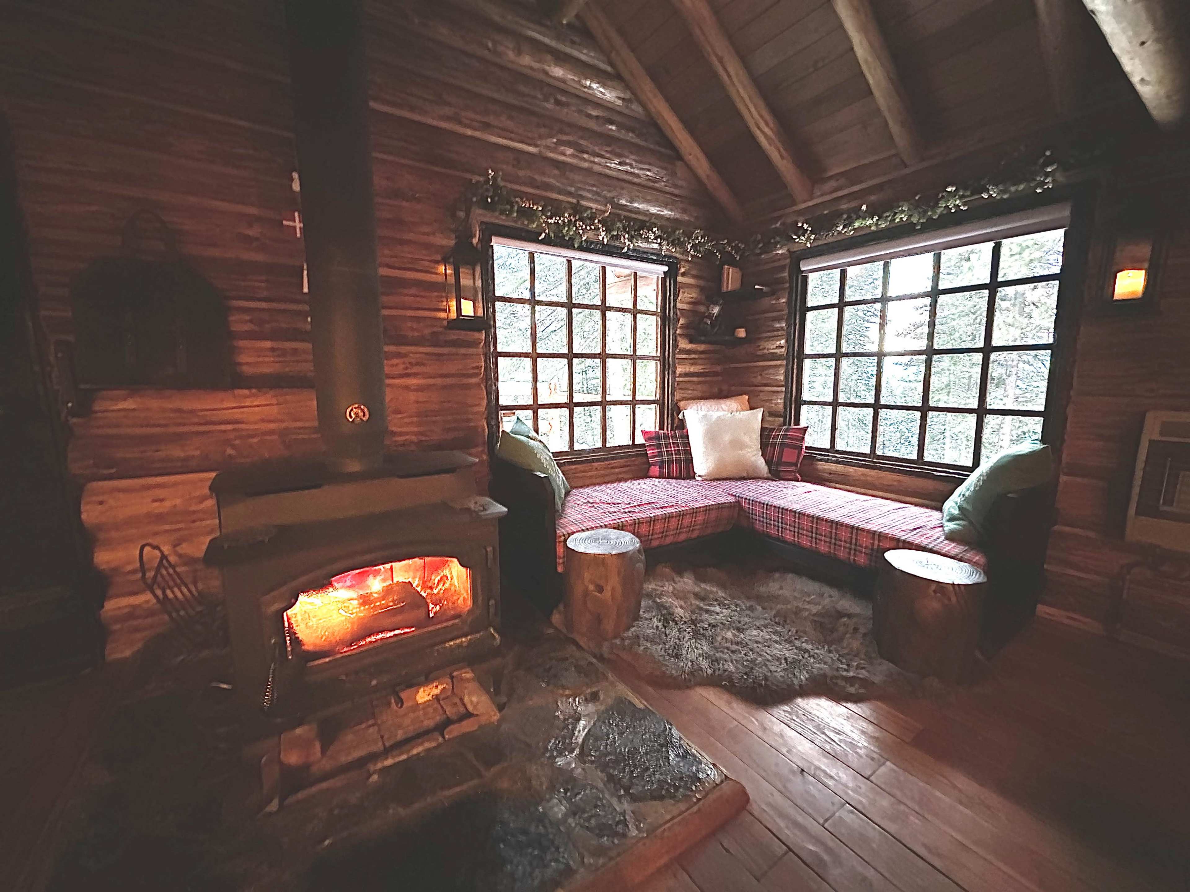 Authentic Log Cabin in the Mountains, Cle Elum, WA | Production | Peerspace