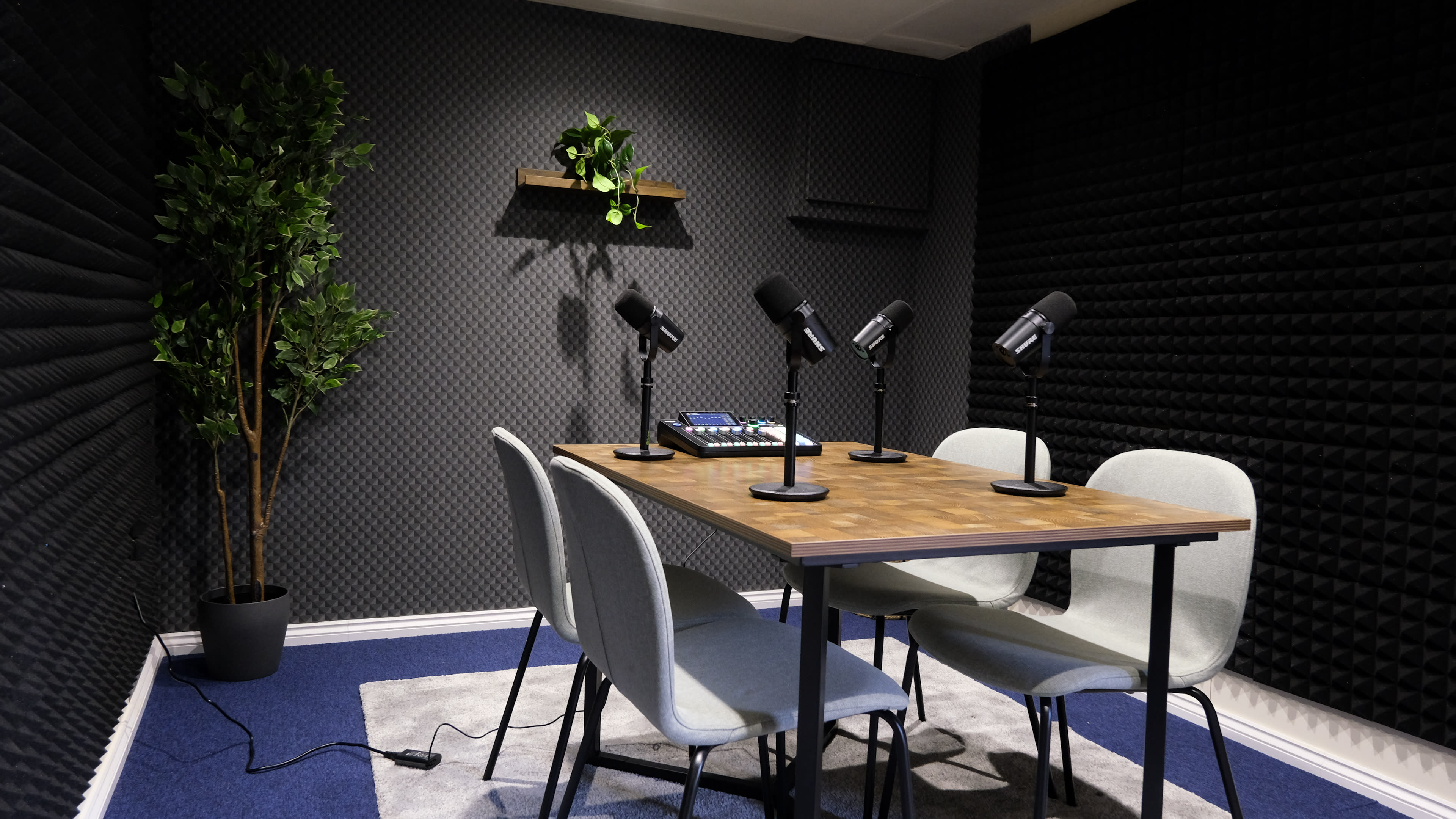 PodBox Interview Style Soundproofed Recording Room, Puxley, Towcester ...
