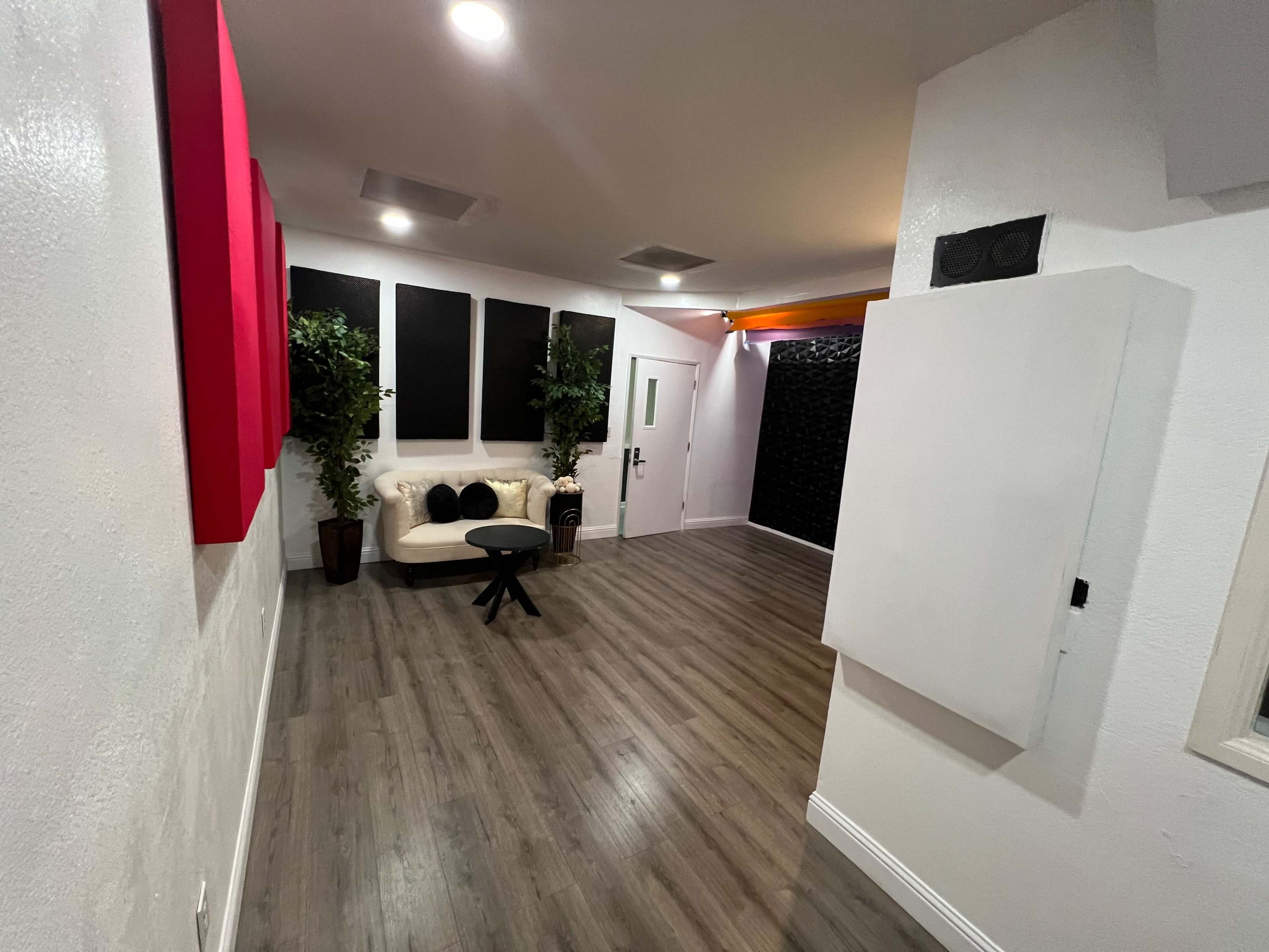 Multi-Use Podcast Room, Sacramento, CA | Off-Site | Peerspace
