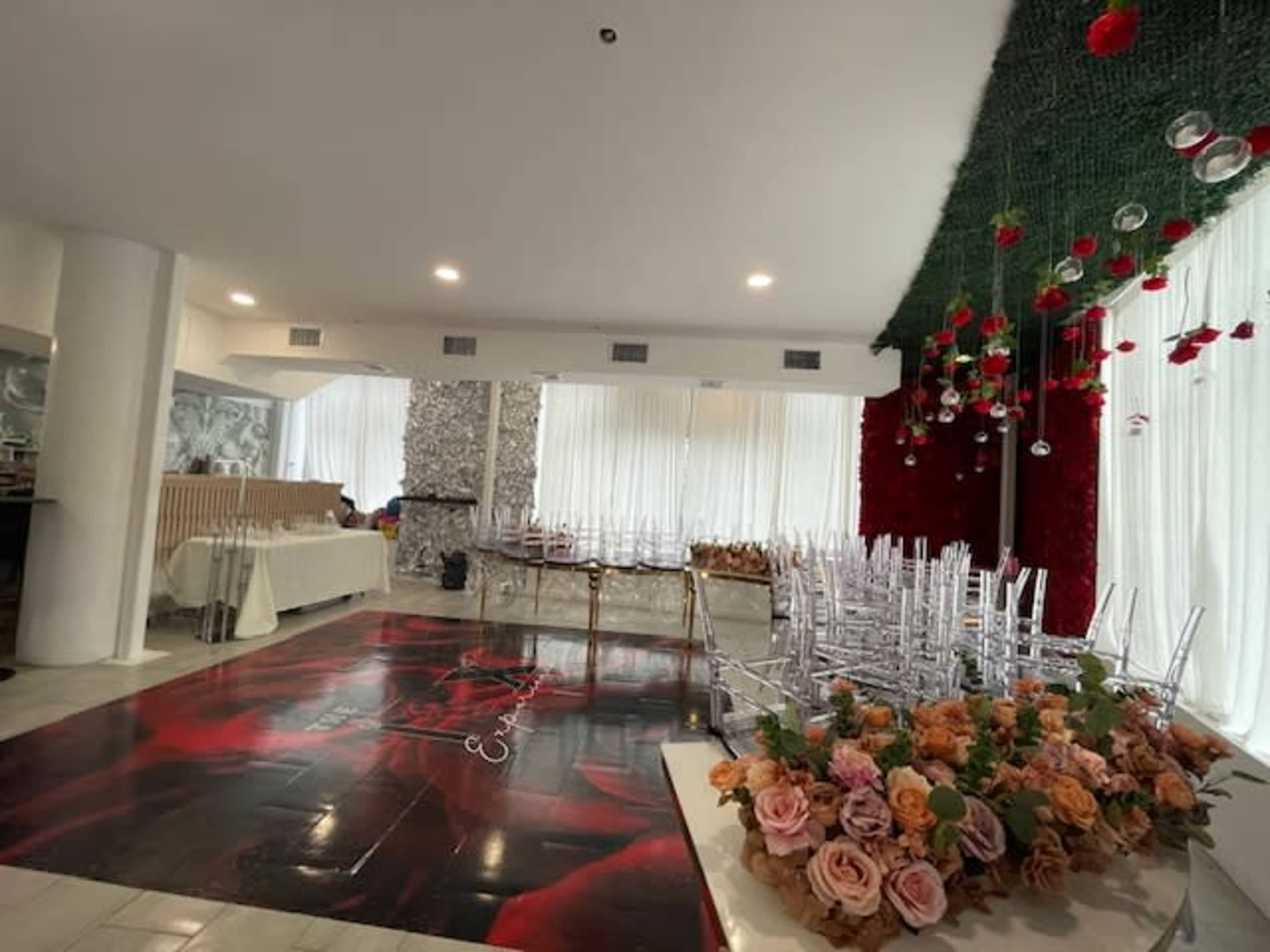 BEAUTIFULLY AUTOMATICALLY DECORATED LUXURY INTIMATE SPACE, Queens, NY ...