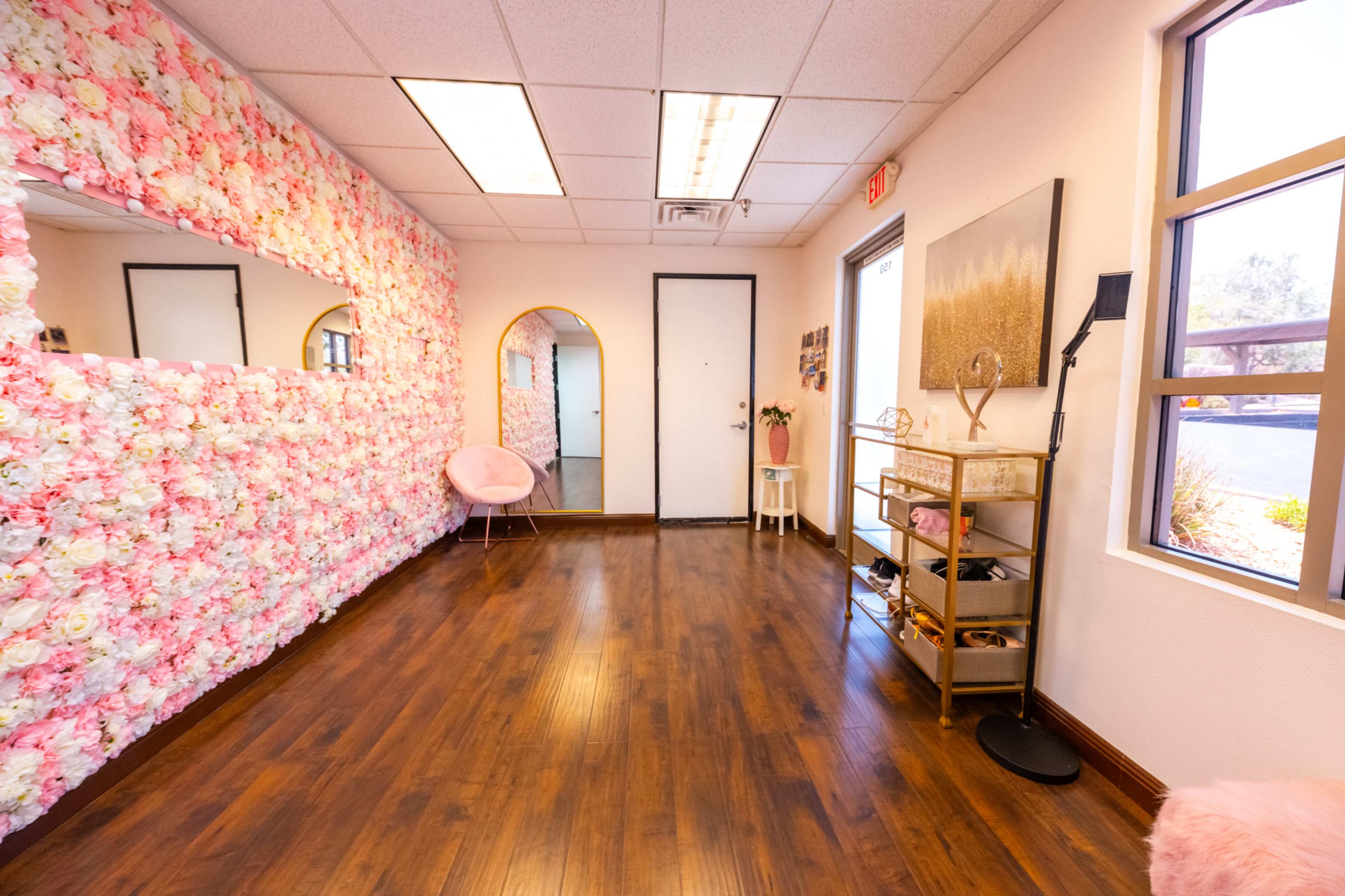 The Stage | Instagram Pink Flower Room for photo shoots, meetings ...