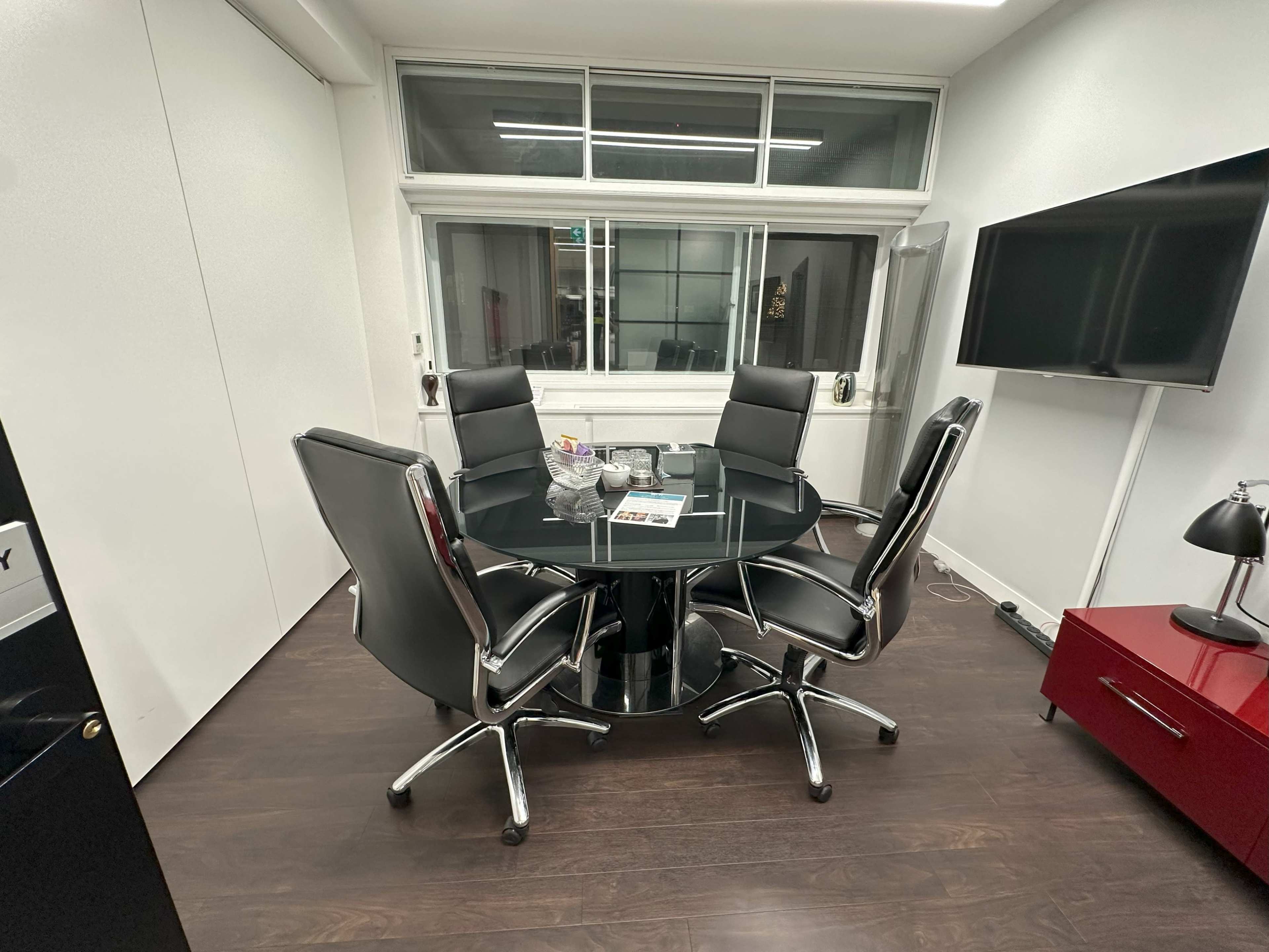 Premium meeting room in the heart of Mayfair, Mayfair, London | Off ...