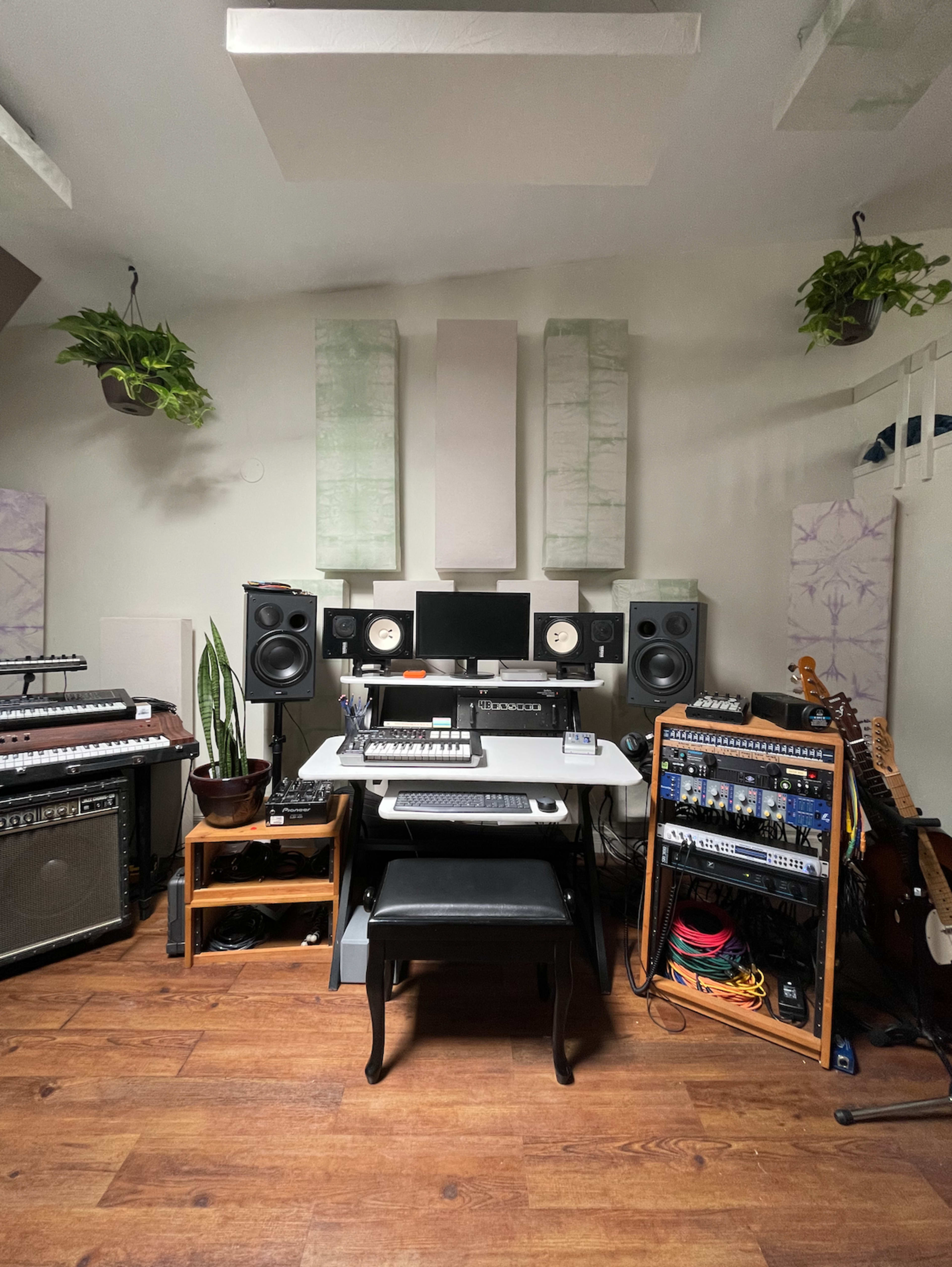 Vibrant Music Studio and Intimate Venue, Toronto | Production | Peerspace