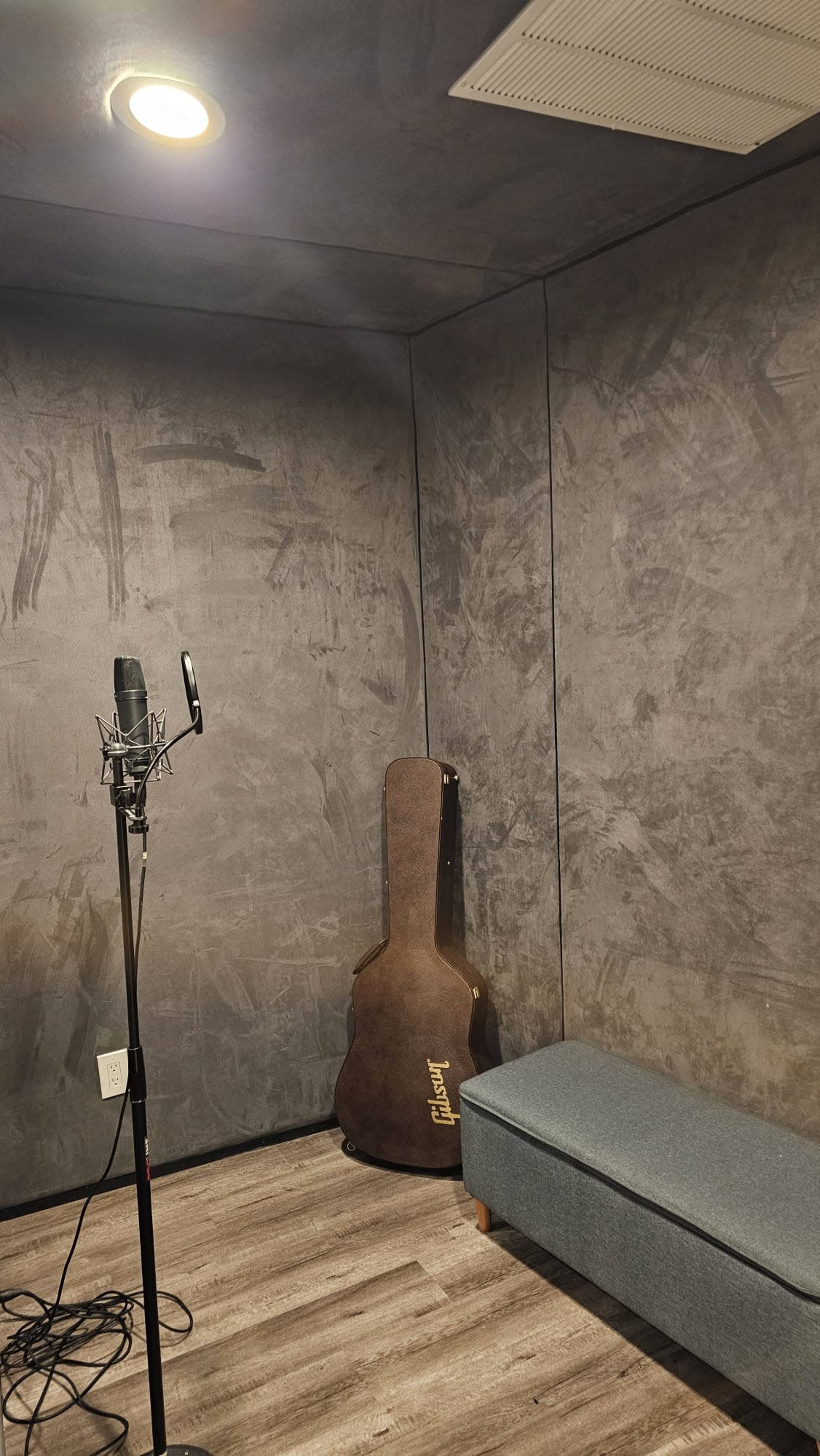 Cozy & Secure Recording Studio in North Hollywood, North Hollywood, CA ...