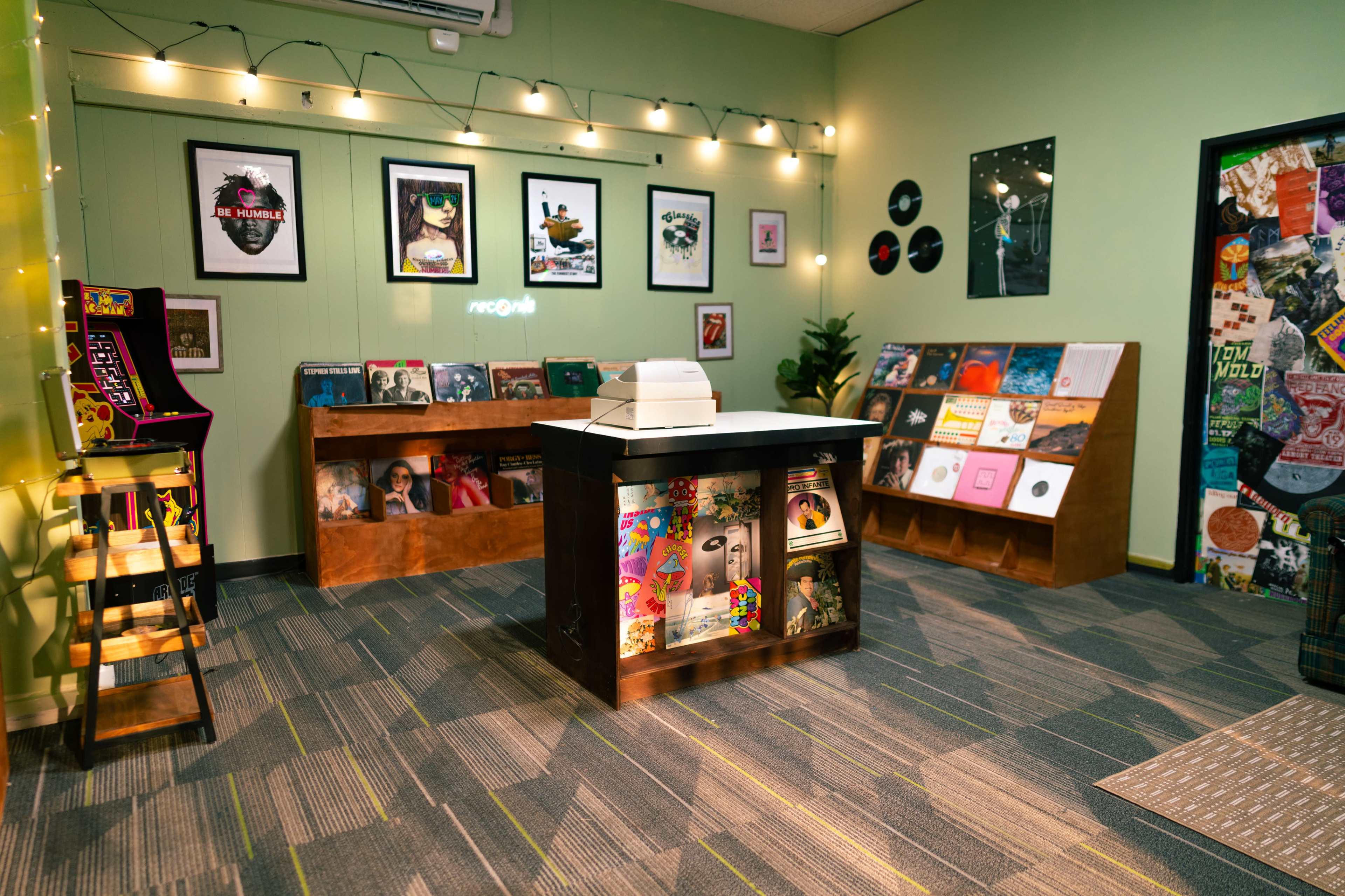 Sitestudiola | 90s Bedroom & Vintage Vinyl Record Store Set, Los ...