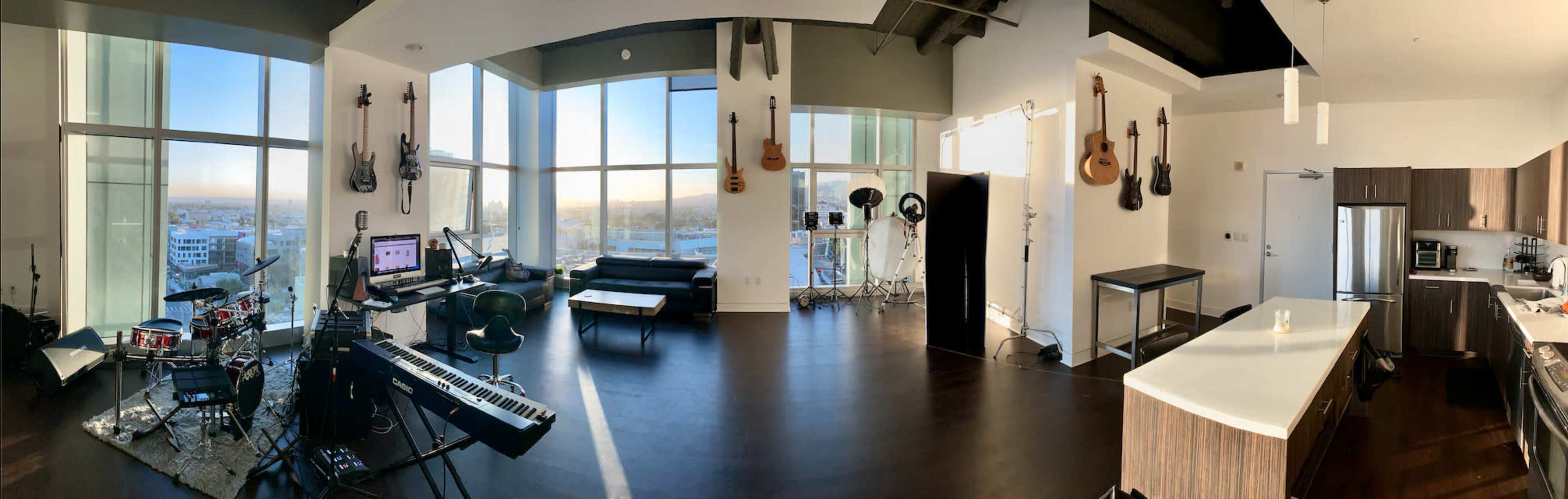 Hollywood High Rise Loft & Studio w/Stunning Views!, Los Angeles, CA ...