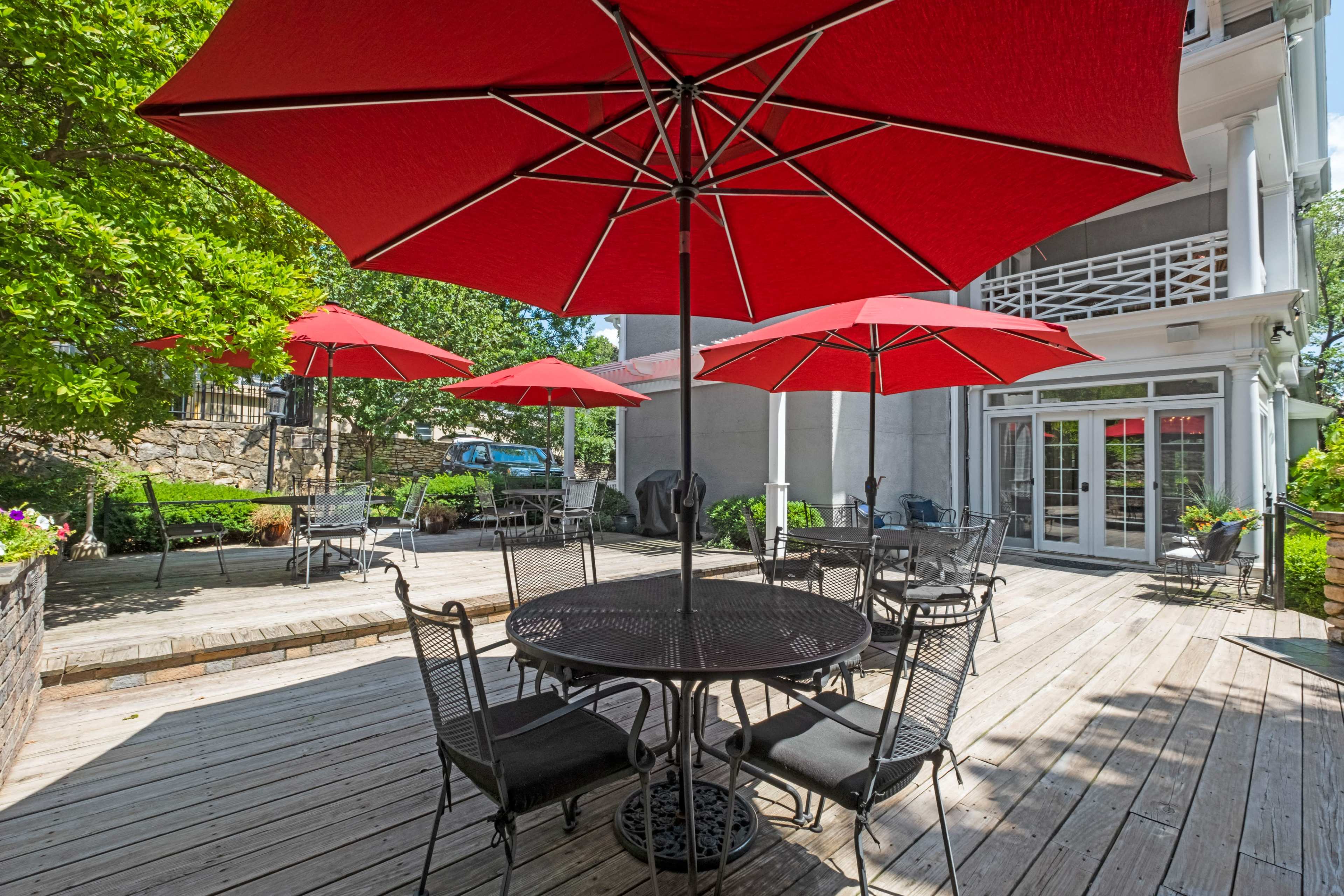 Charming Sunroom & Patio Event Space walking distance to the Plaza ...