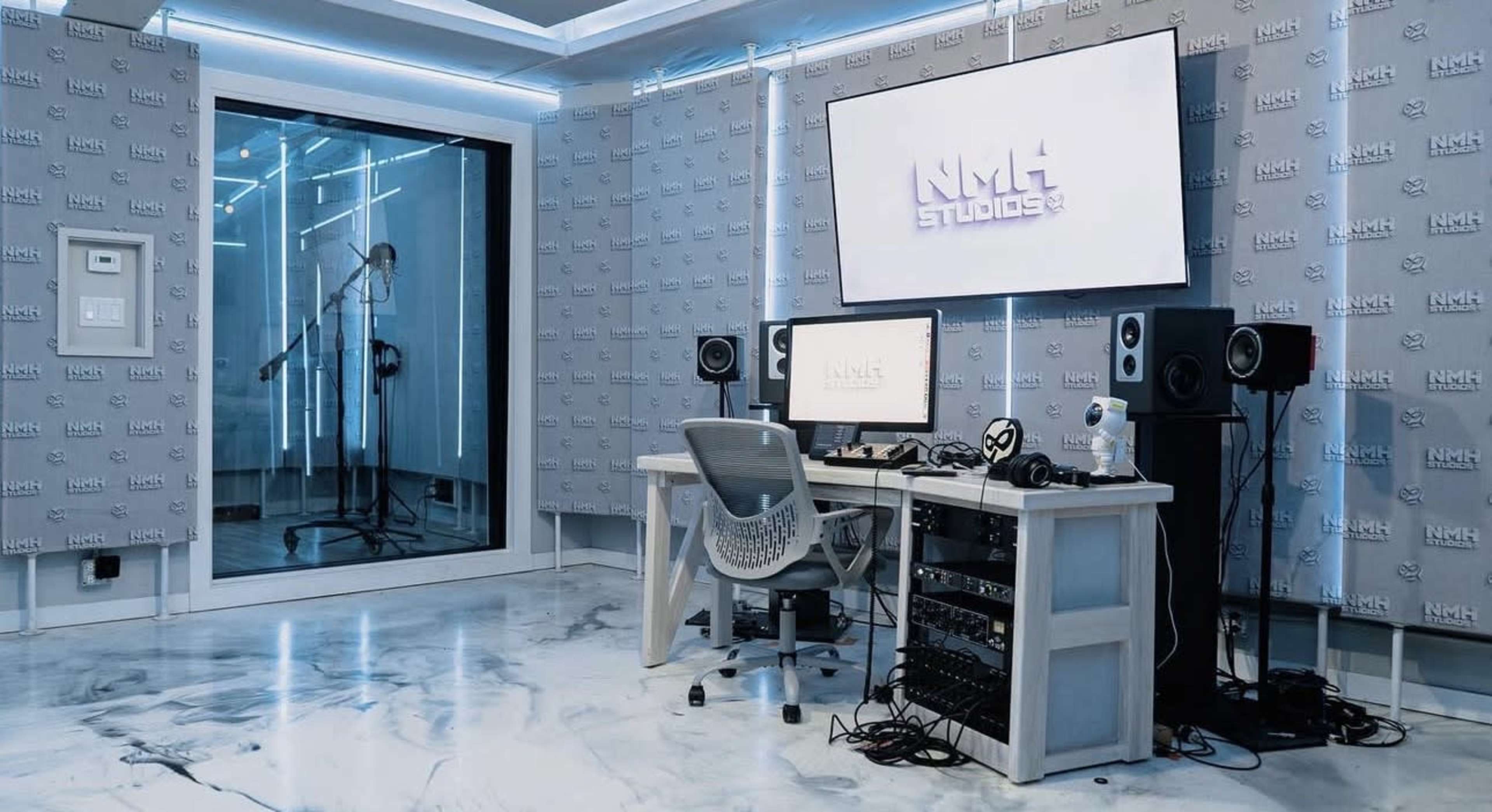 A Lively Creative Music Recording Studio in the Little Village area- II, Chicago, IL ...