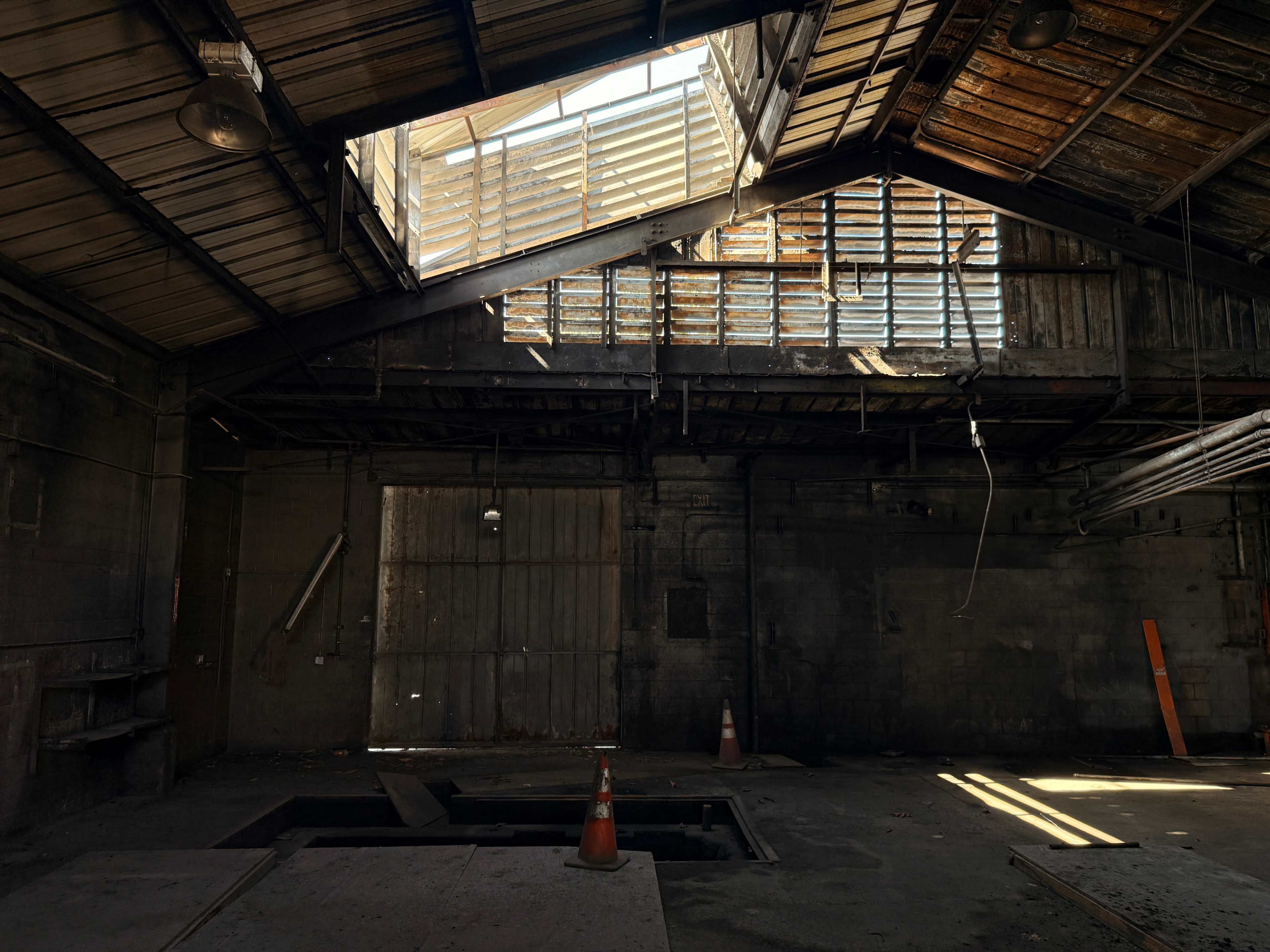 Raw Empty Industrial Warehouse | photo, video, filming location, long ...