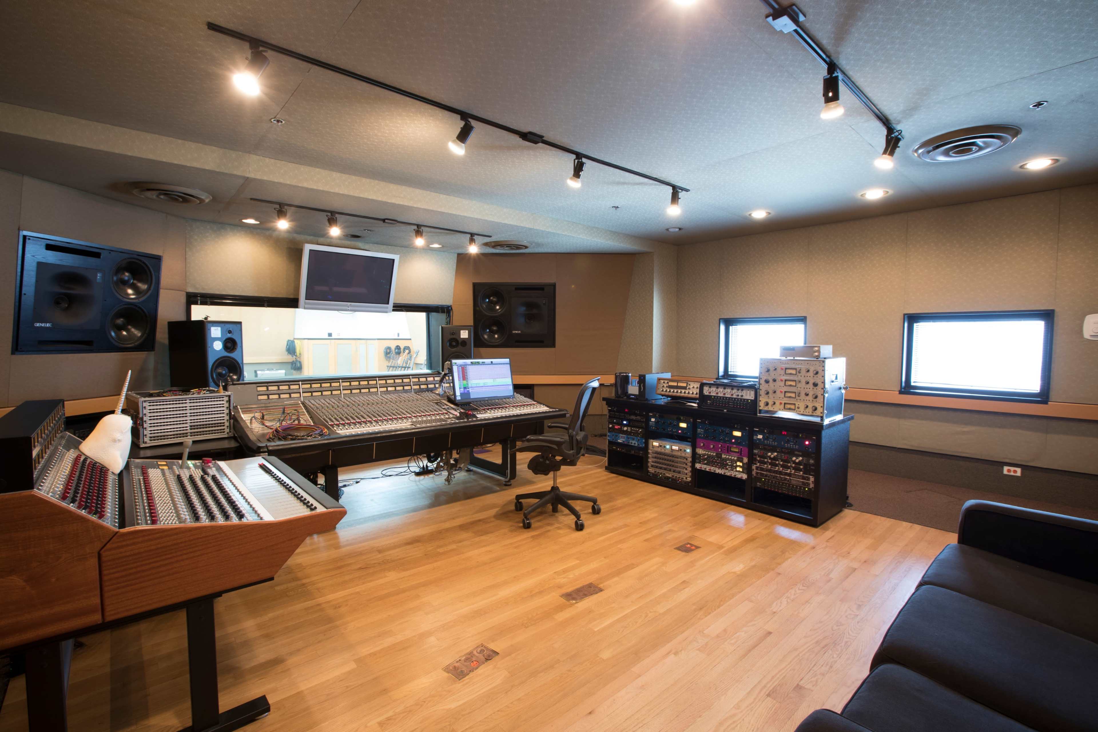 Wicker Park Recording Studio, Chicago, IL | Production | Peerspace