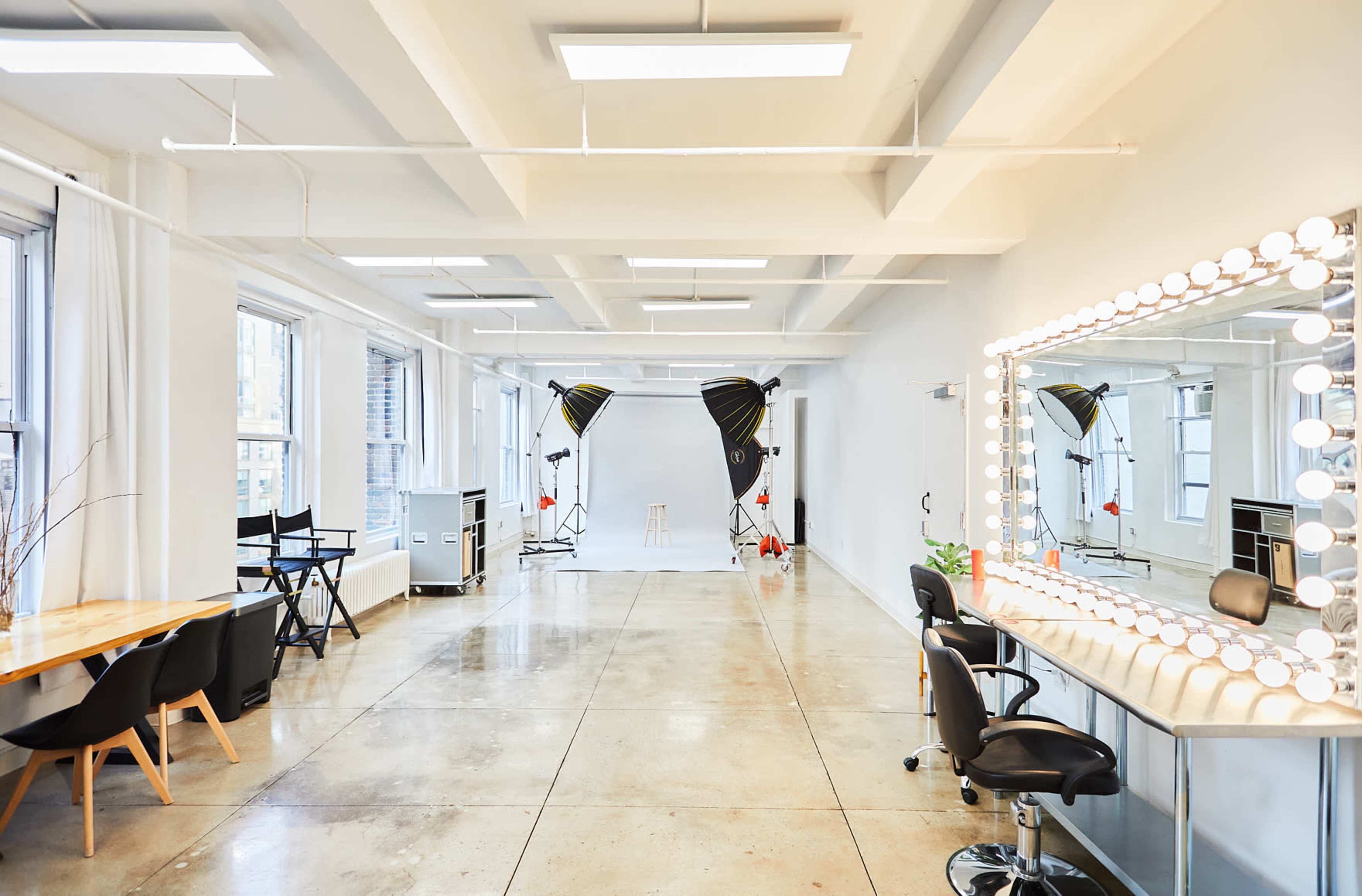 14B Huge Studio Manhattan City Views + Free EQ, NEW YORK, NY ...