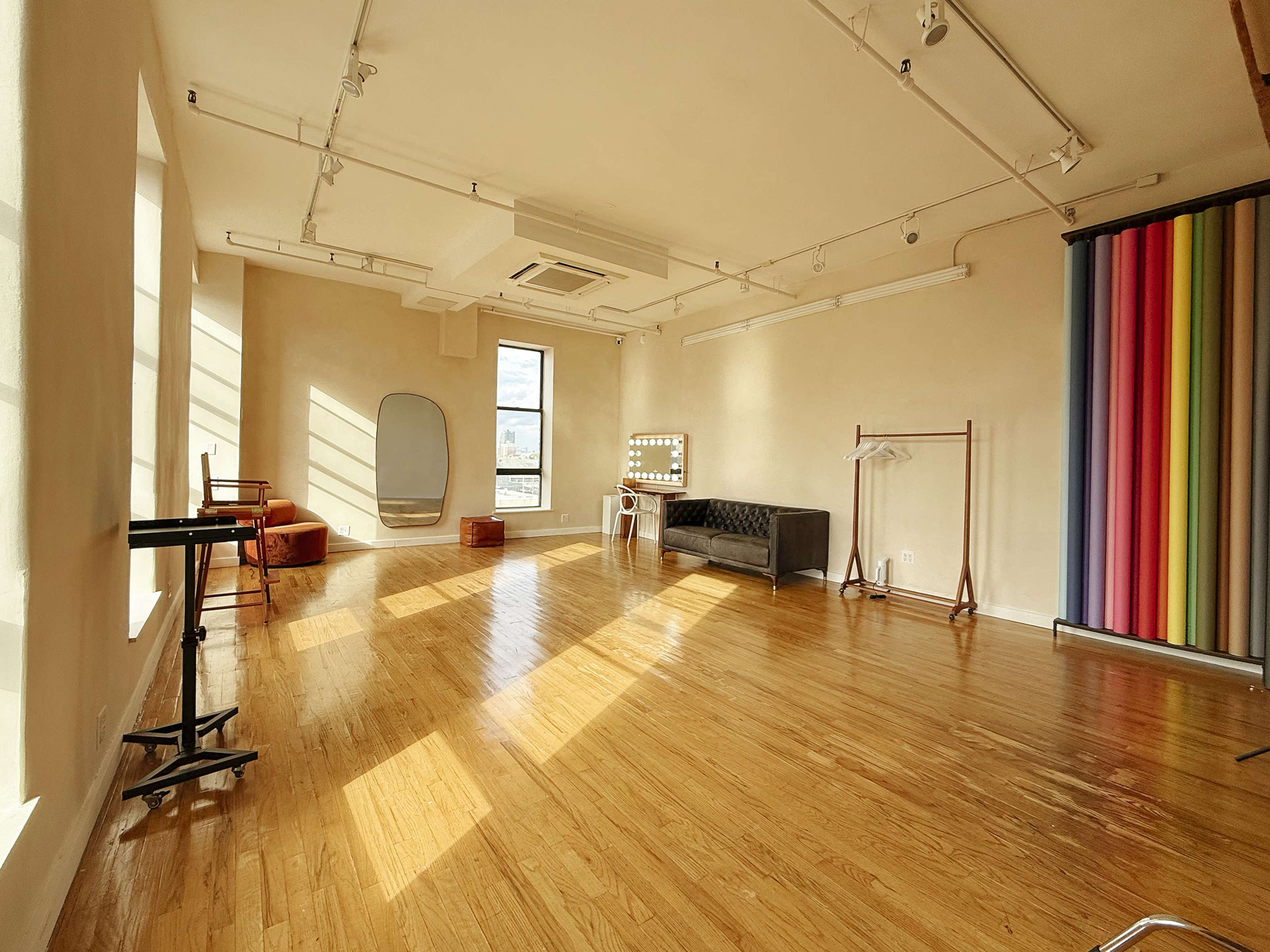 Blueberry NYC | Amber Loft Greenpoint – Natural Light Studio with ...