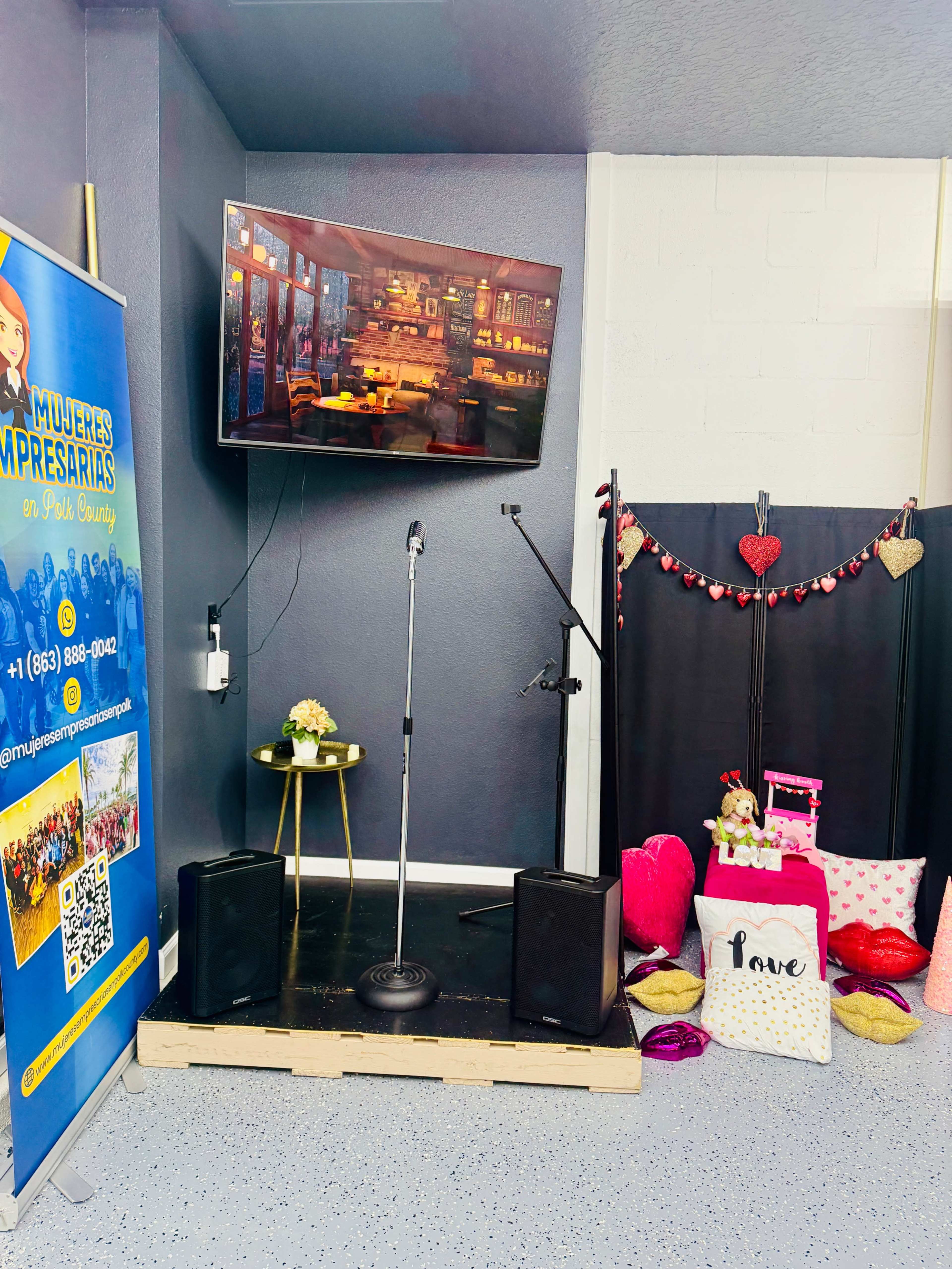 “Versatile Studio Space with Mirrors & Recording Setup”, Davenport, FL ...