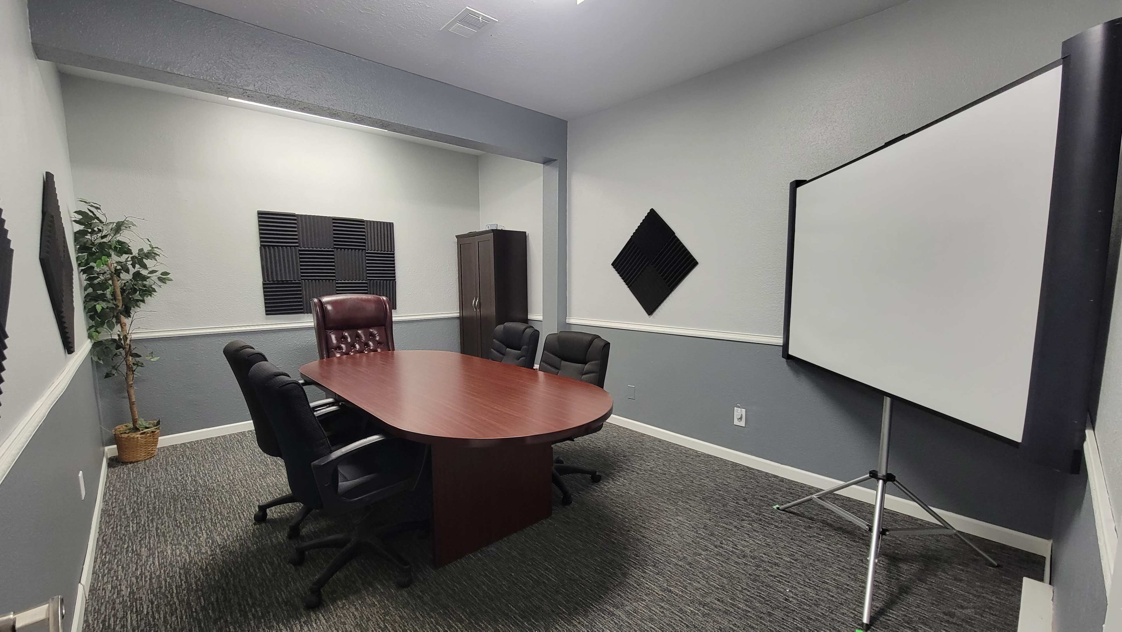 Simple Conference Room, Toledo, OH | Off-Site | Peerspace