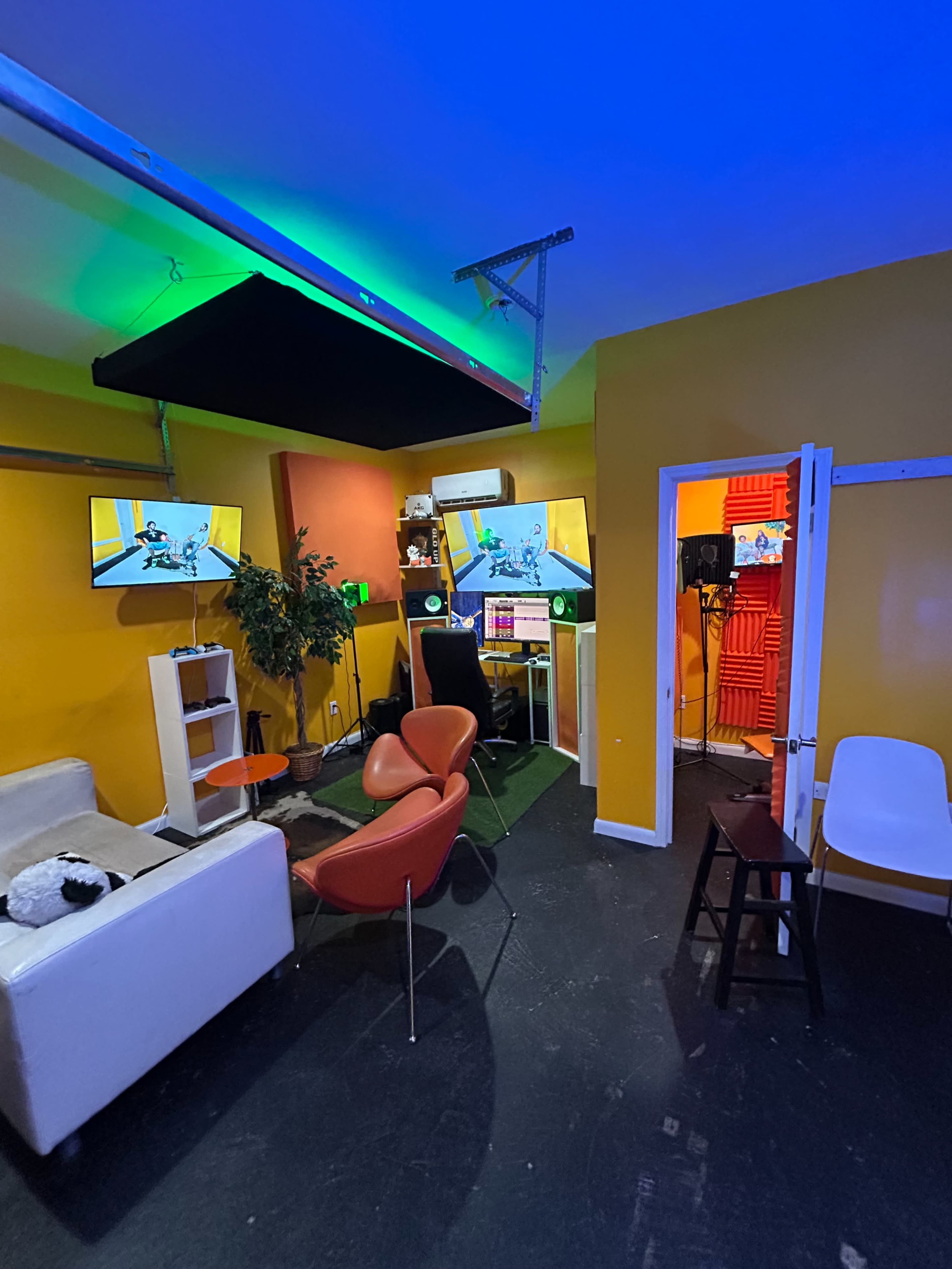 You Wanna Rave | @youwannarave Creative Haven: Studio for Music, Photos ...