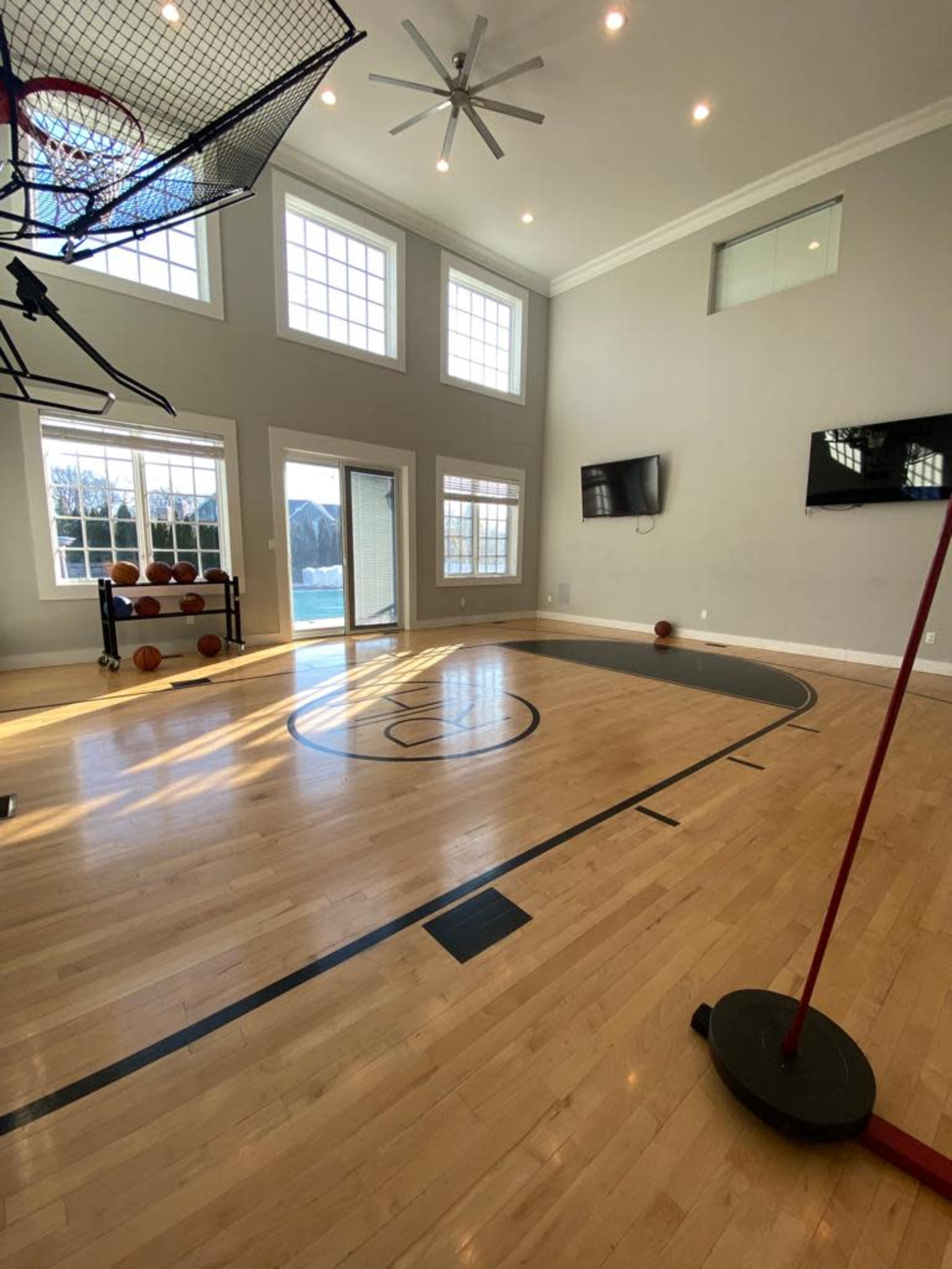 Beautiful Private Well Lit Indoor Basketball Court, melville, NY ...