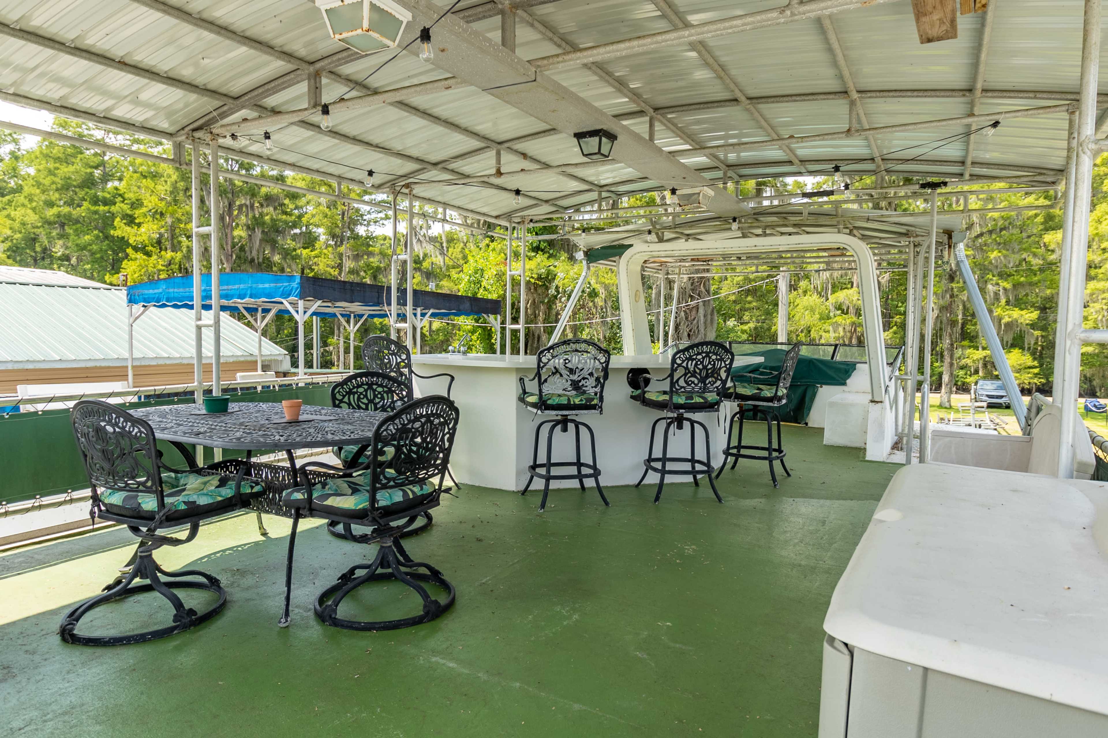 Houseboat on the Bayou In Louisiana Southern Cajun Experience with hot ...