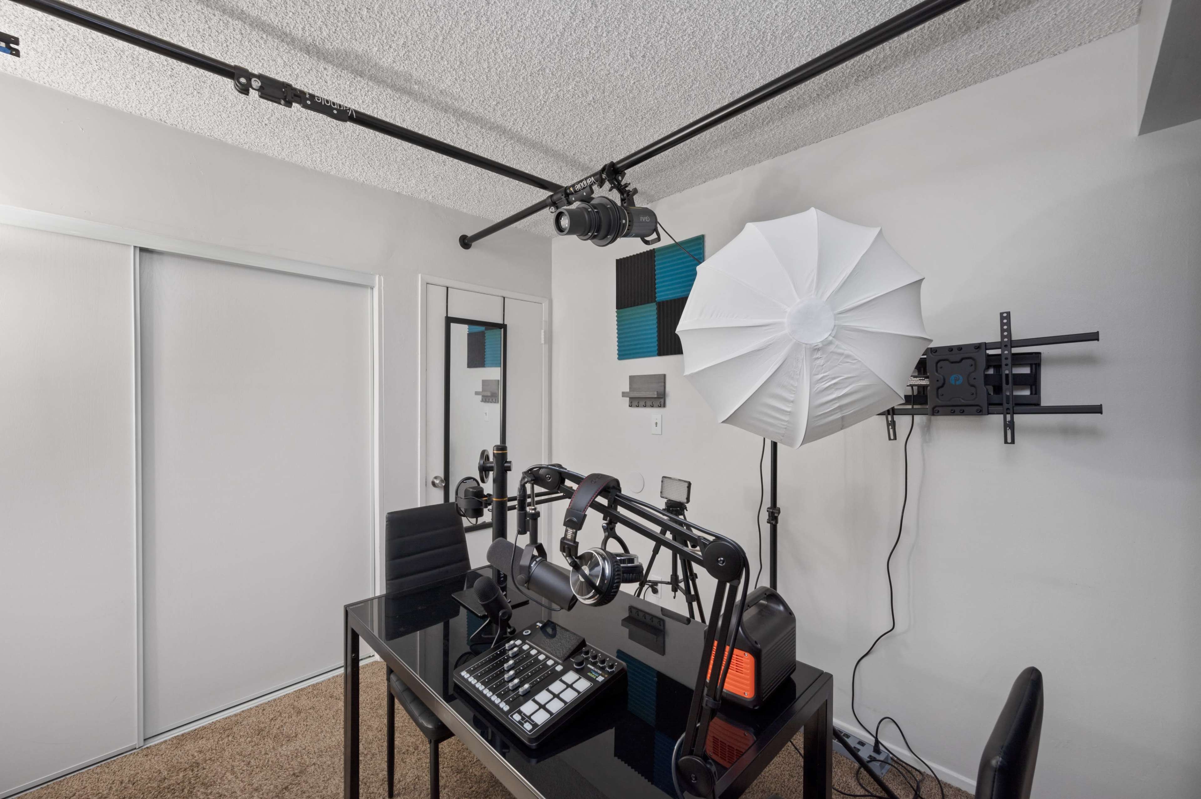 Bold LA Studios, Pasadena, CA | Production | Peerspace