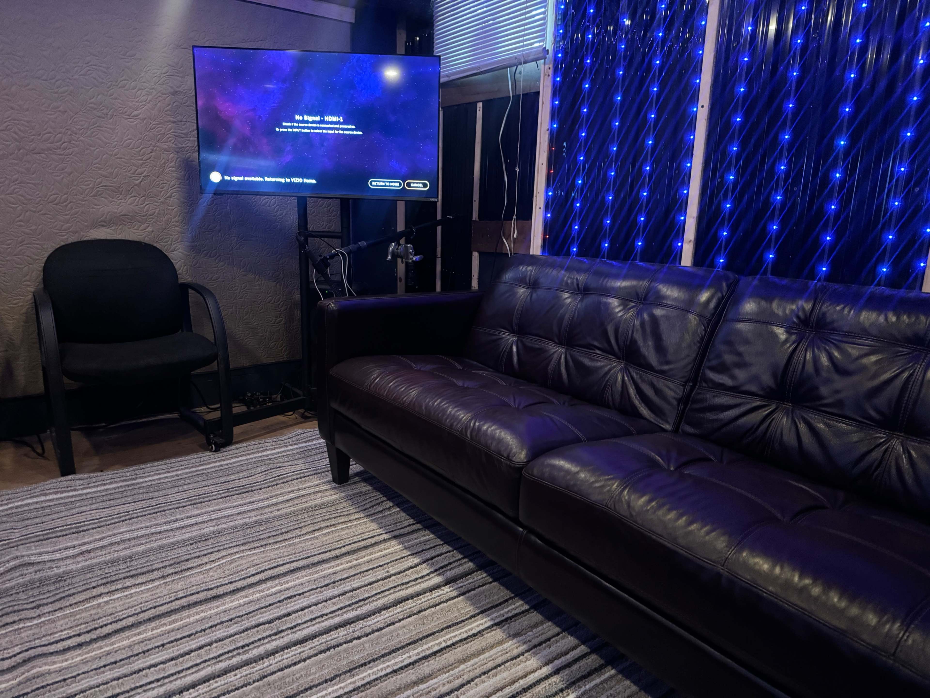 Comfortable multi camera podcast/recording space, Springfield gardens ...