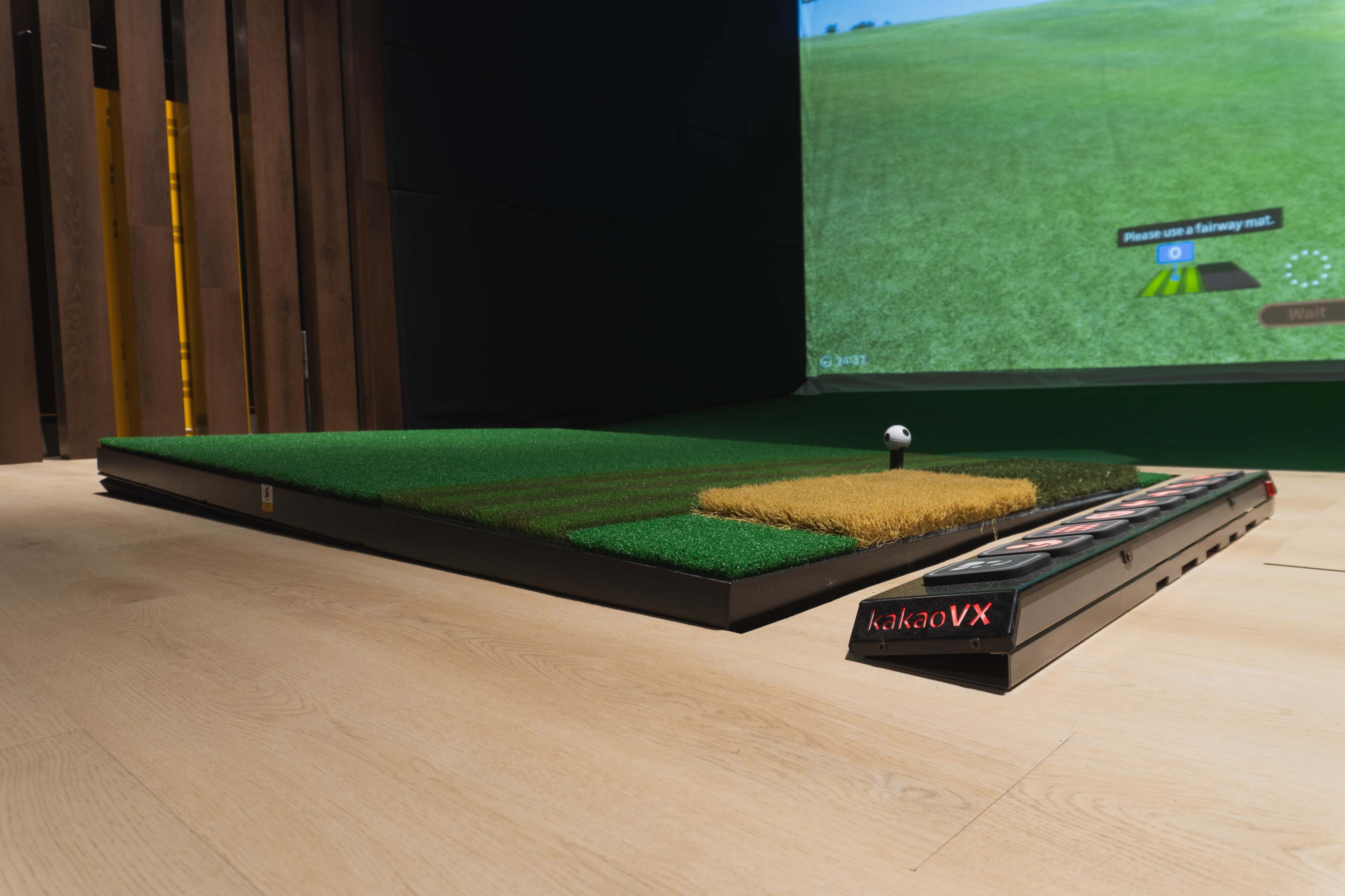 Spacious Golf Lounge with Cutting-Edge Simulators, Arlington Heights ...