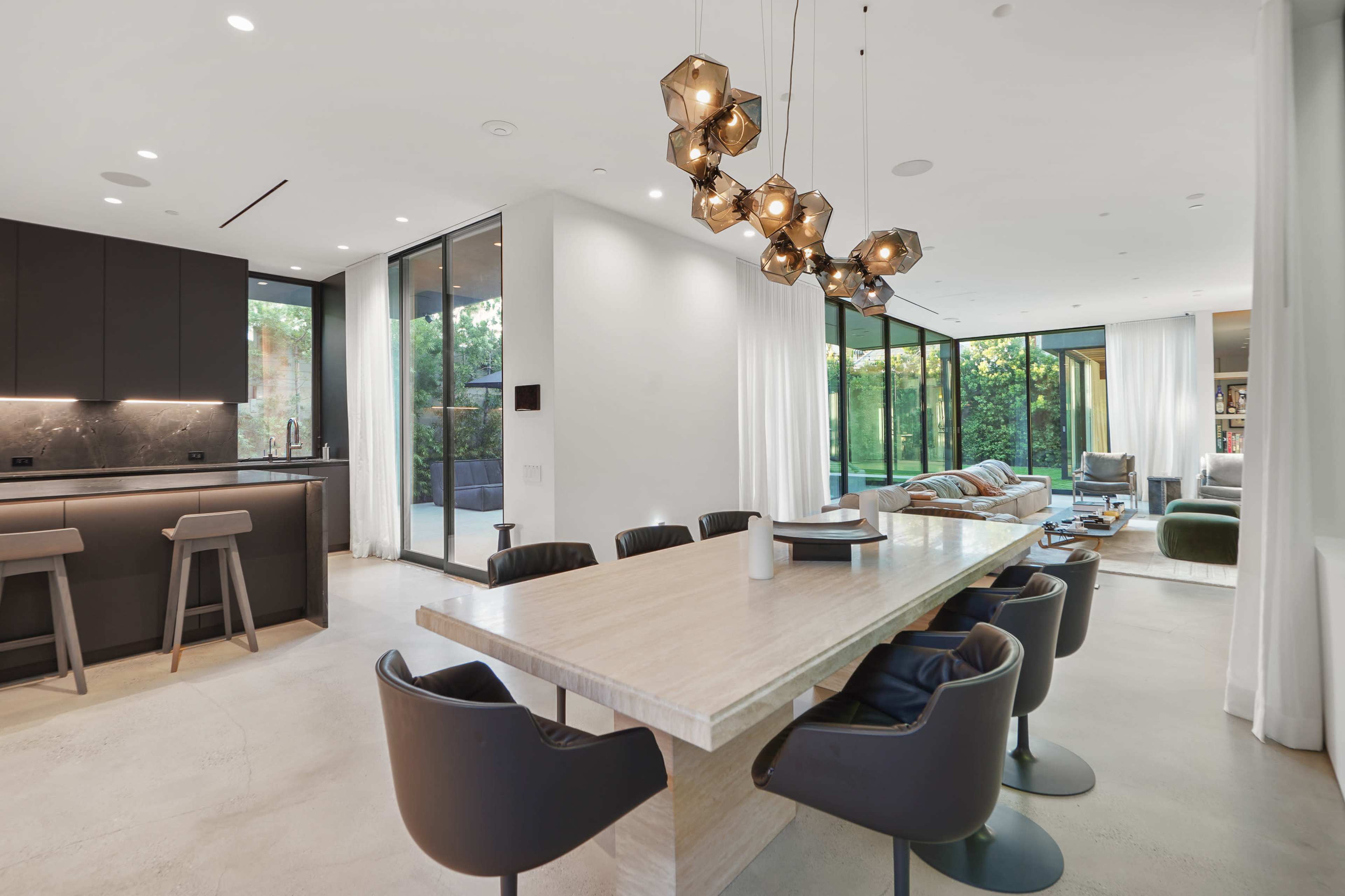 503DTLA | Industrial Chic Mansion w/ Pool & Outdoor Lounge, Los Angeles ...