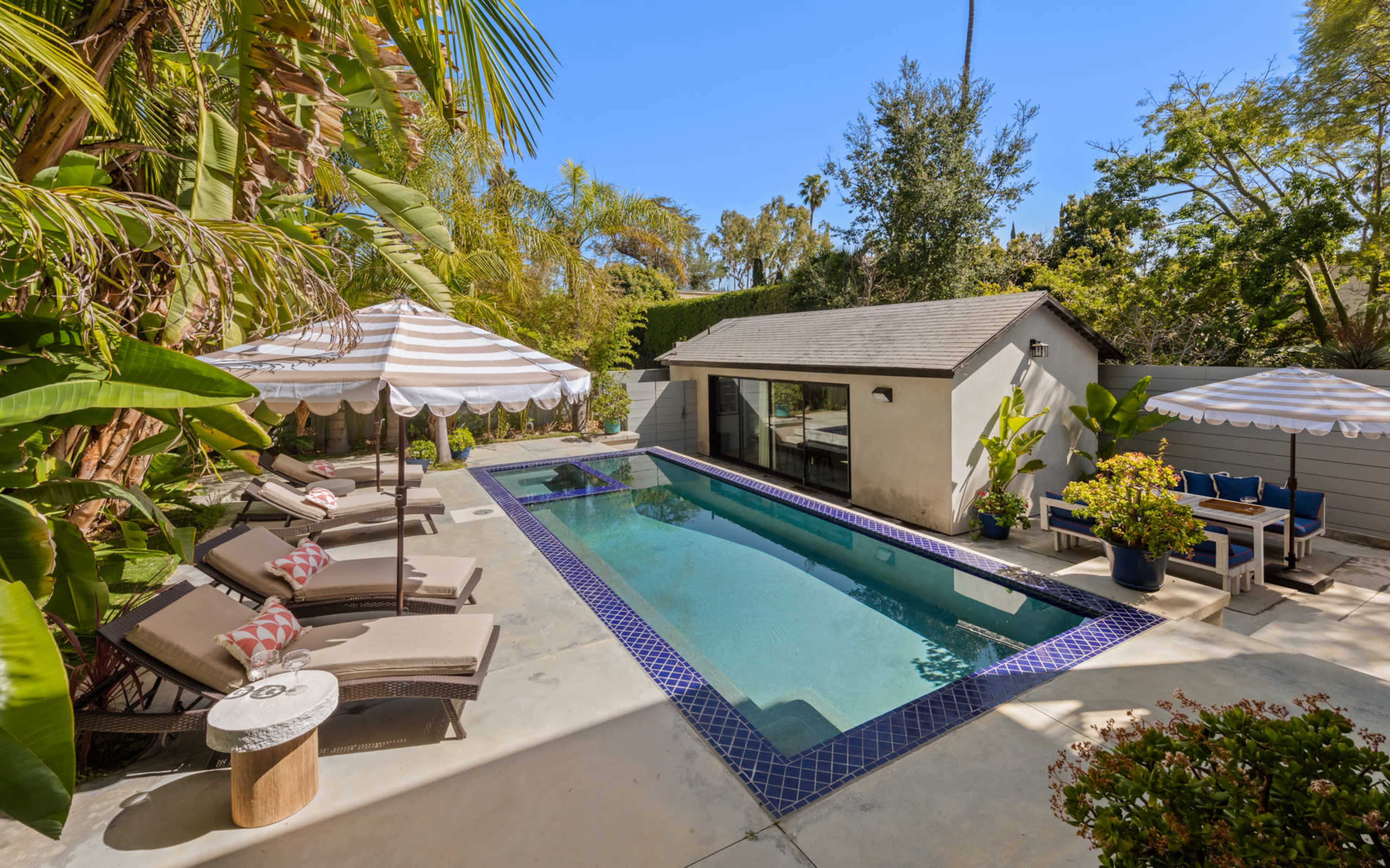 Runyon Canyon Mid-Century Modern Home w/ Pool, Spa & Patio, Los angeles ...