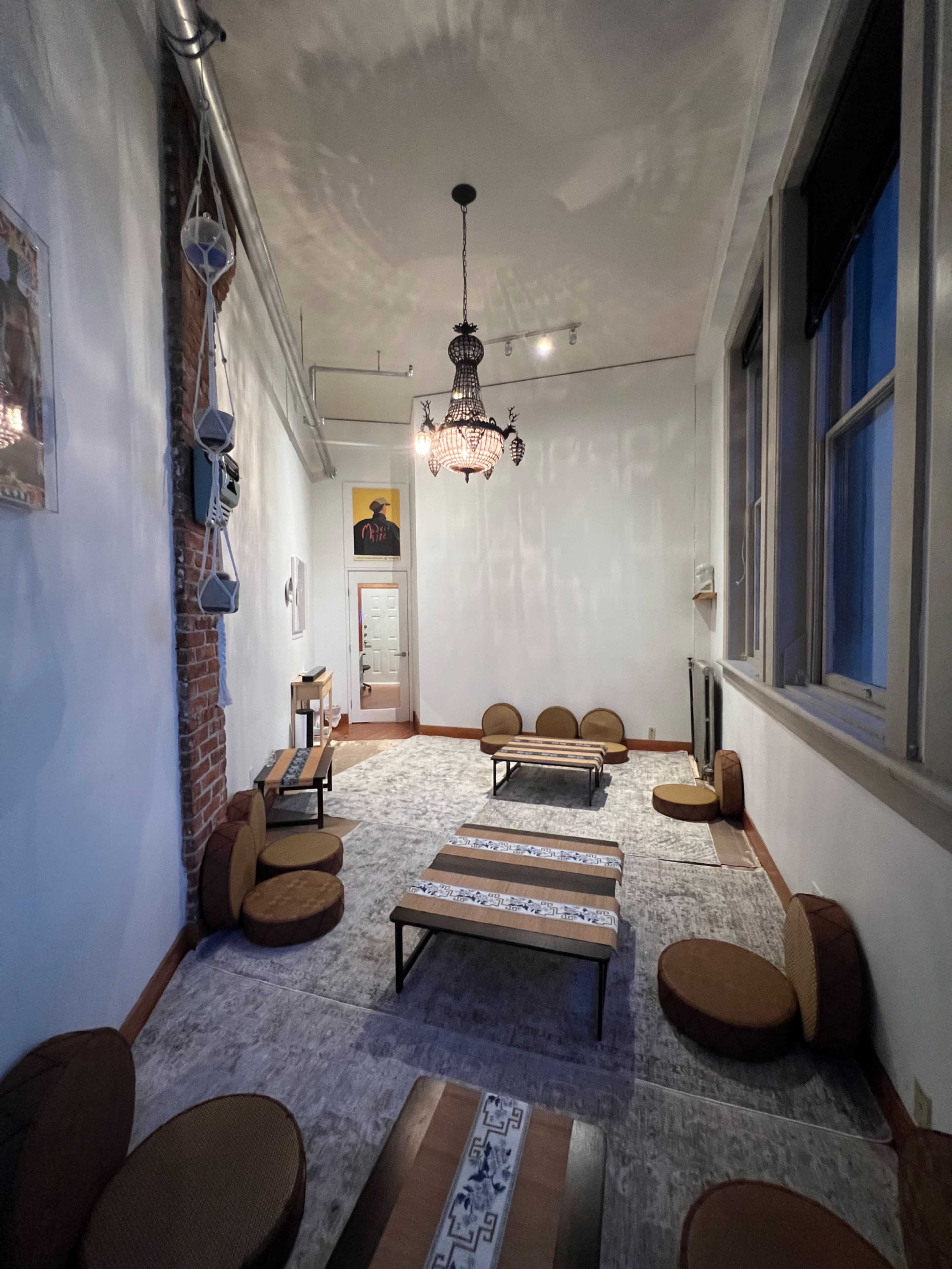 Downtown Gastown triangular shaped space for Lounge and Photo session ...