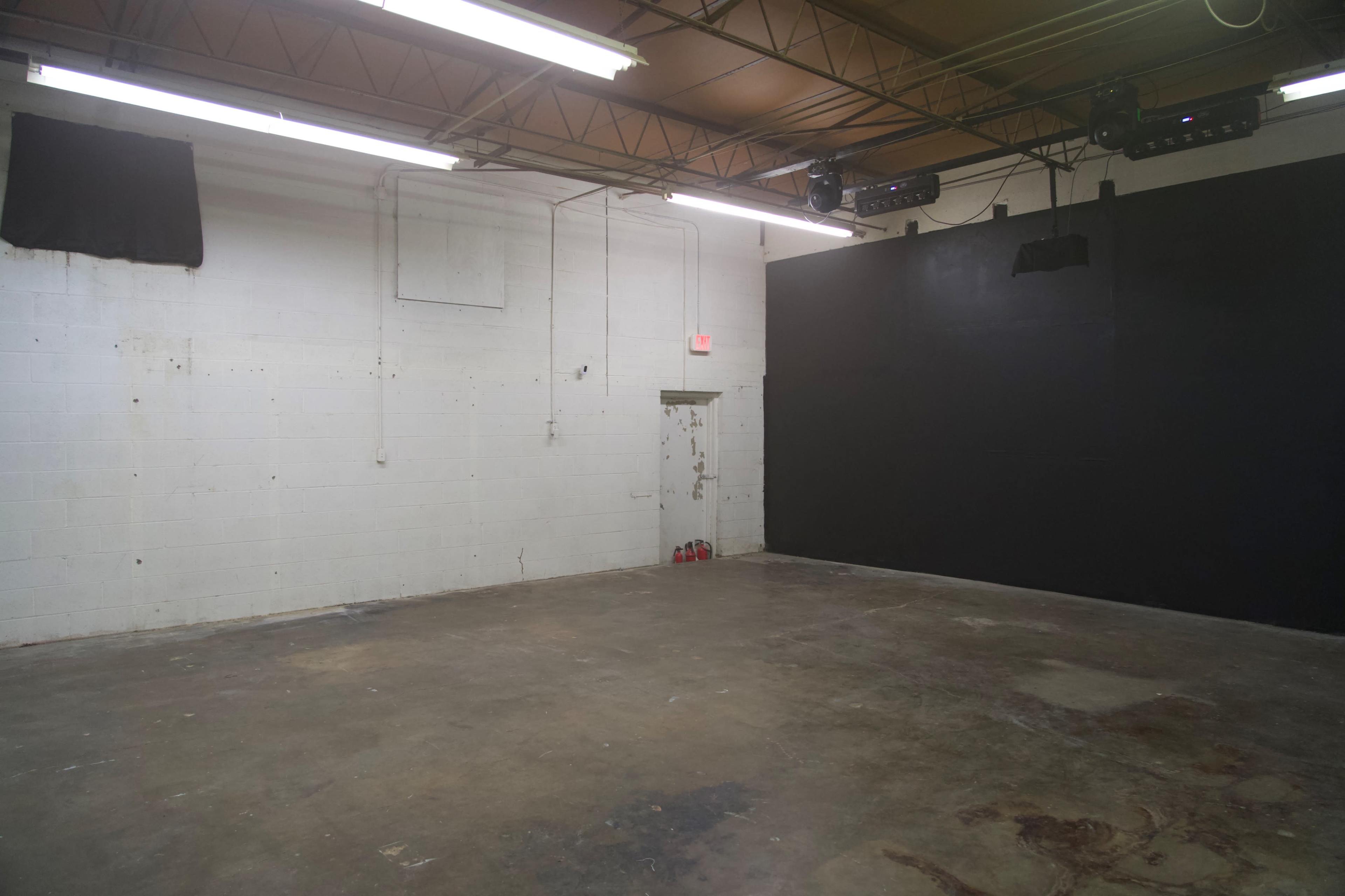 NEW Dallas Studio Warehouse (Projector, Lasers, Photo Studio, Video ...